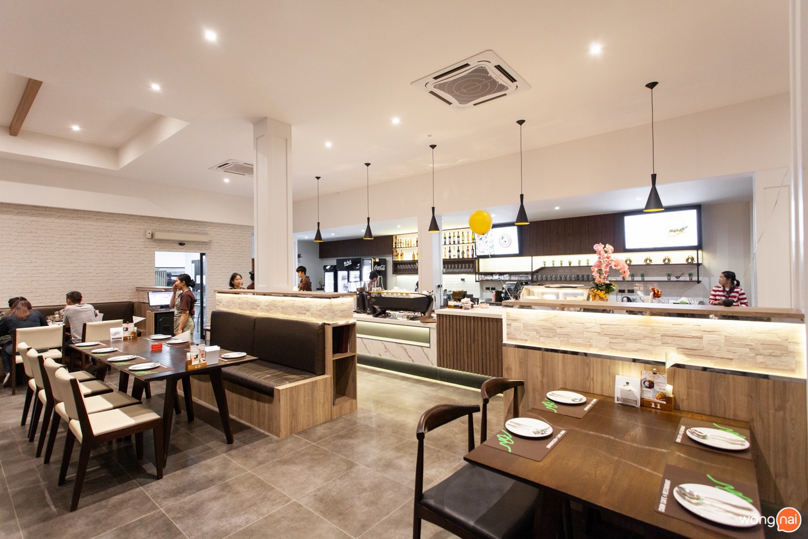 Chom cafe and restaurant เชียงใหม่ ลิ้มอาหารในสวนสวยที่ดีต่อใจ