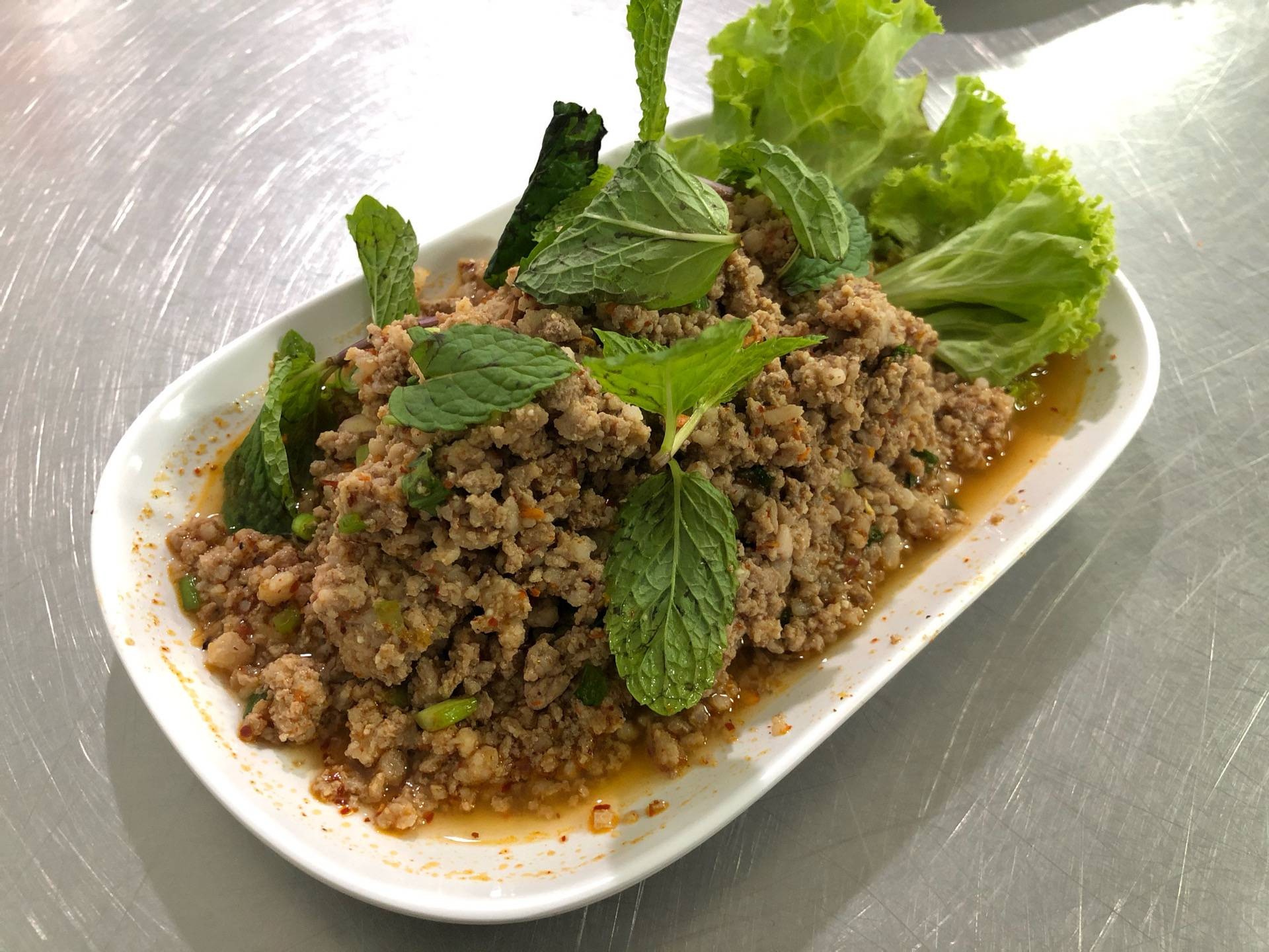 รูป เจ๊ก้อย ถนนเพชรบุรี