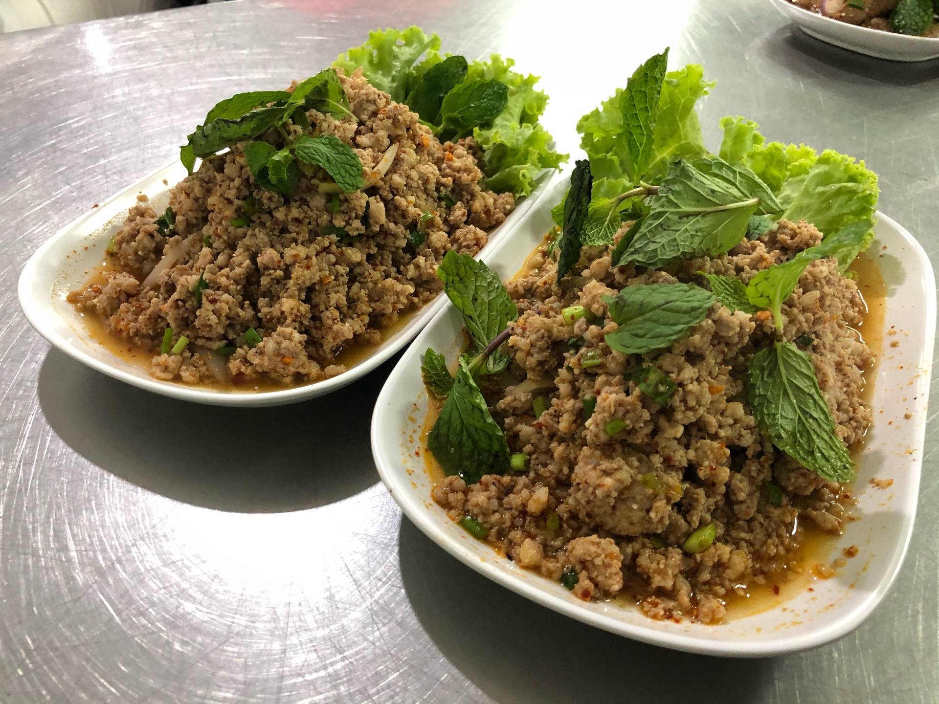 รูป เจ๊ก้อย ถนนเพชรบุรี