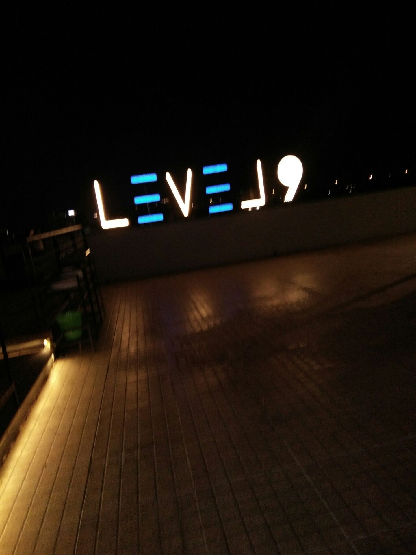 รีวิว Level 9 Rooftop Bar - บรรยากาศดี บนดาดฟ้า - Wongnai
