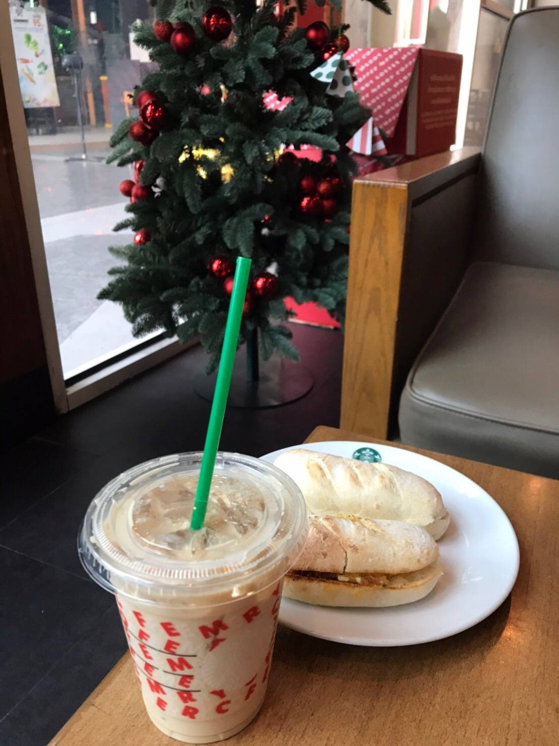 รีวิว Starbucks INT Rama 3 โซนด้านหน้า - เช้านี้กับแก้วโปรด!!