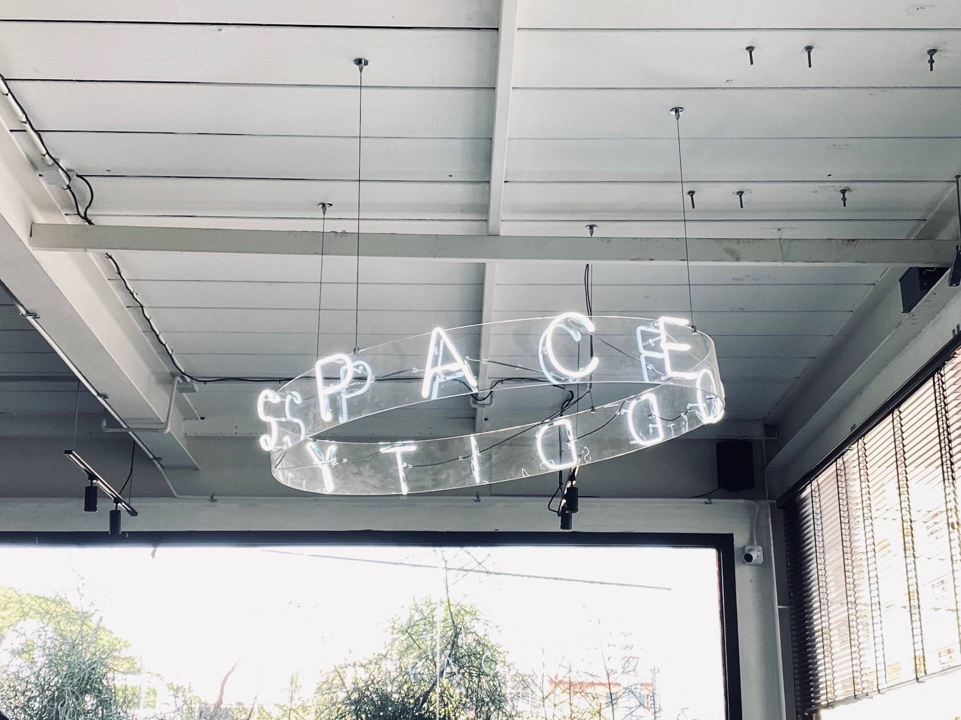 รีวิว Brave Roasters : Seenspace Thonglor - ร้านดี ดนตรีเพราะ ช็อปได้