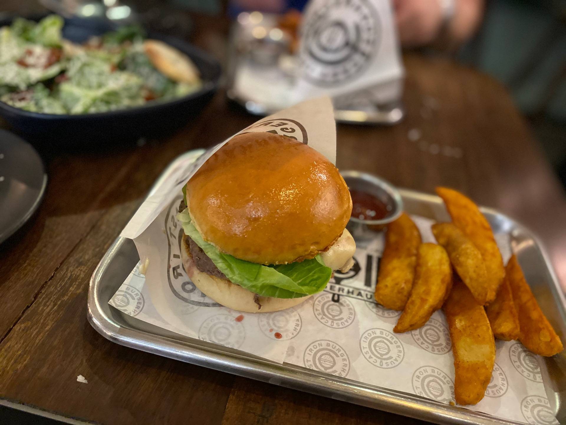 รีวิว Cast Iron Burgerhaus - เบอเกอร์เจ้าประจำ:)