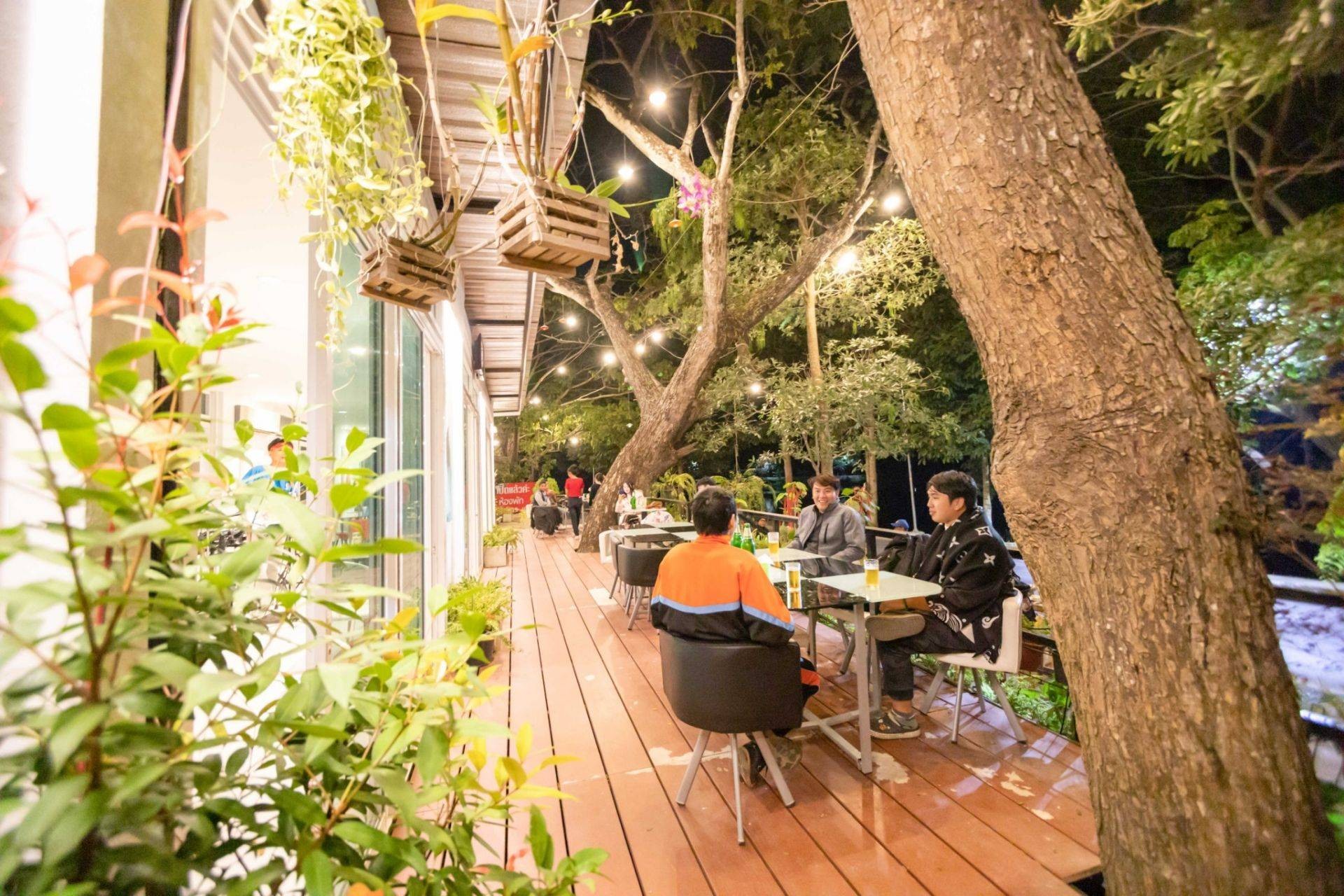 รีวิว Bless Cafe' - บรรยากาศริมน้ำเย็นสบาย ดนตรีสดก็เพราะ เบียร์ถูกมาก ...