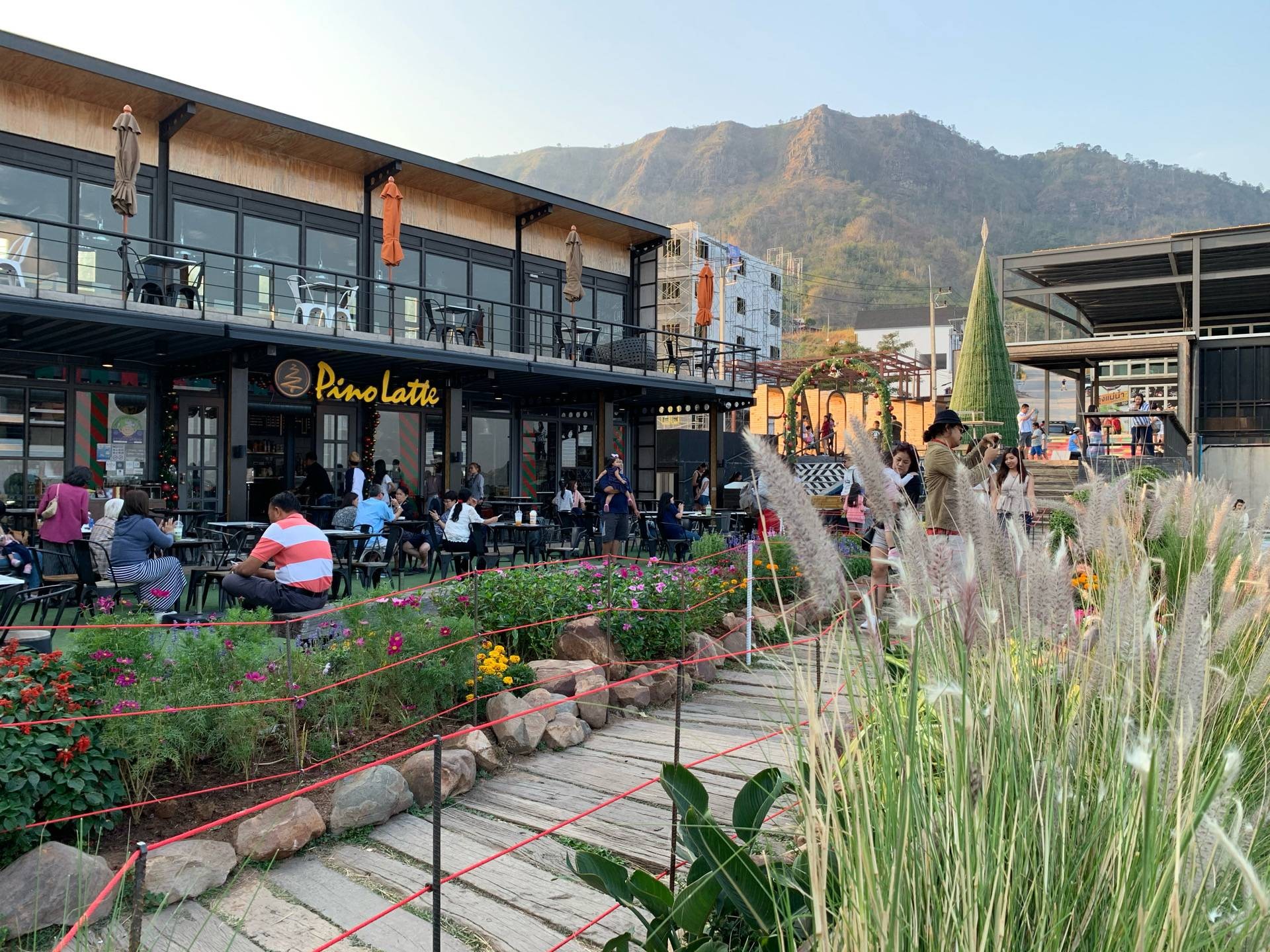 รีวิว Pino Latte Resort & Cafe - ร้านกาแฟวิวหลักล้าน