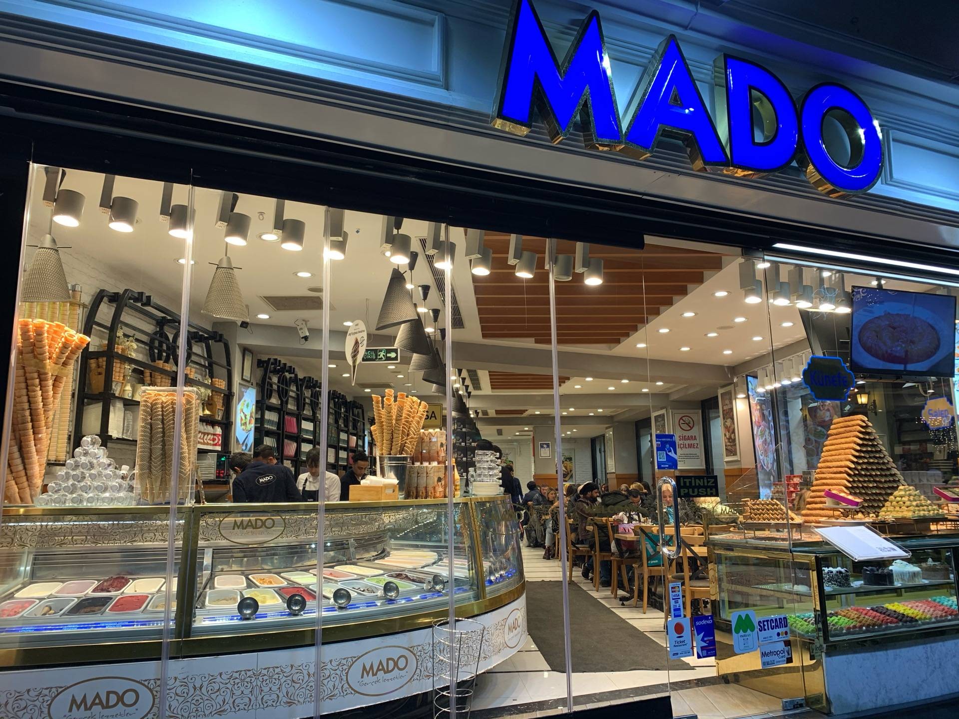 รีวิว Mado - ร้านไอศครีม ร้านเด็ดร้านดังของที่นี่ ใครมาต้องแวะ