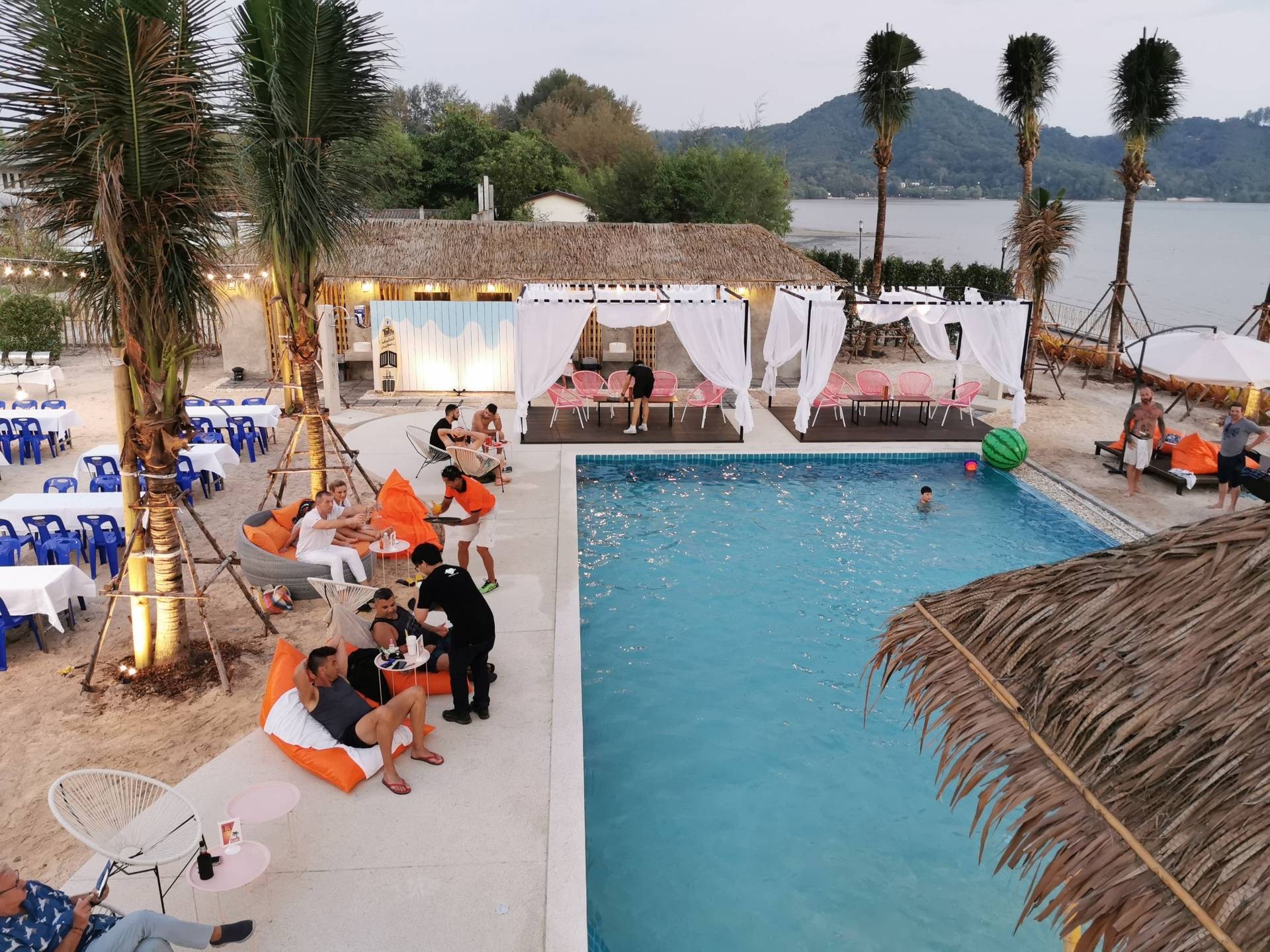 รีวิว Tiger Beach Club - BEACH CLUB แห่งใหม่ สดใส นั่งชิลล์