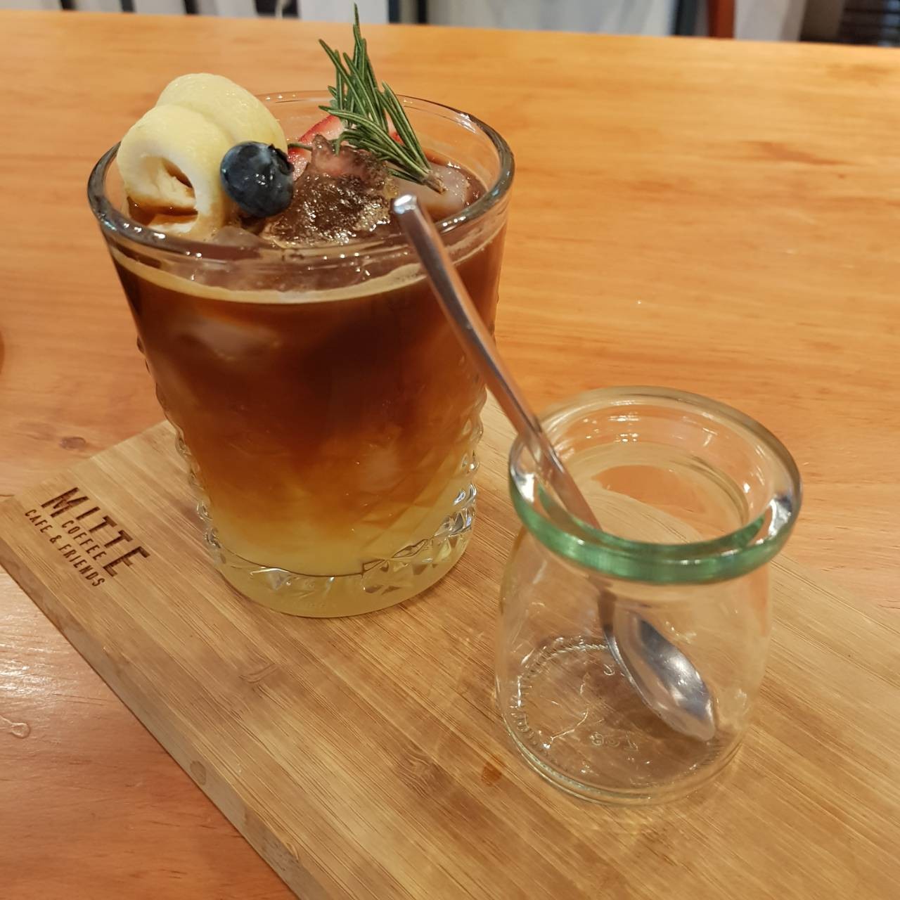 รีวิว Mitte Coffee, Cafe & Friends เมืองทองธานี - แวะมาให้คะแนนขนมและ ...