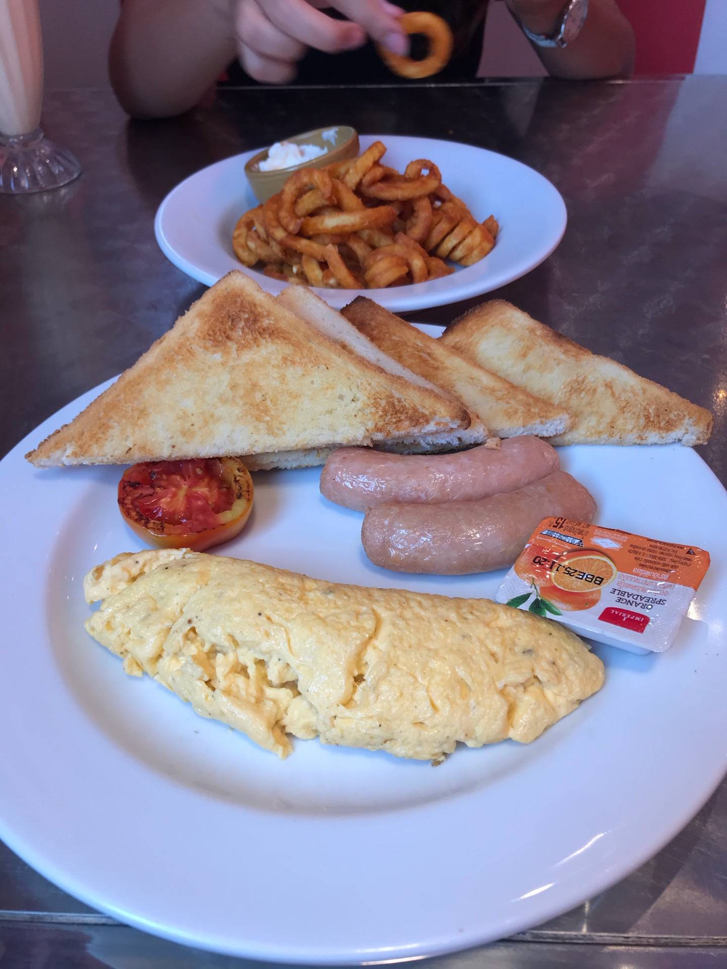 รีวิว V8 Diner สุขุมวิท11 - ร้านอาหารอเมริกัน สไตล์เรโทร อาหารให้เยอะ ...