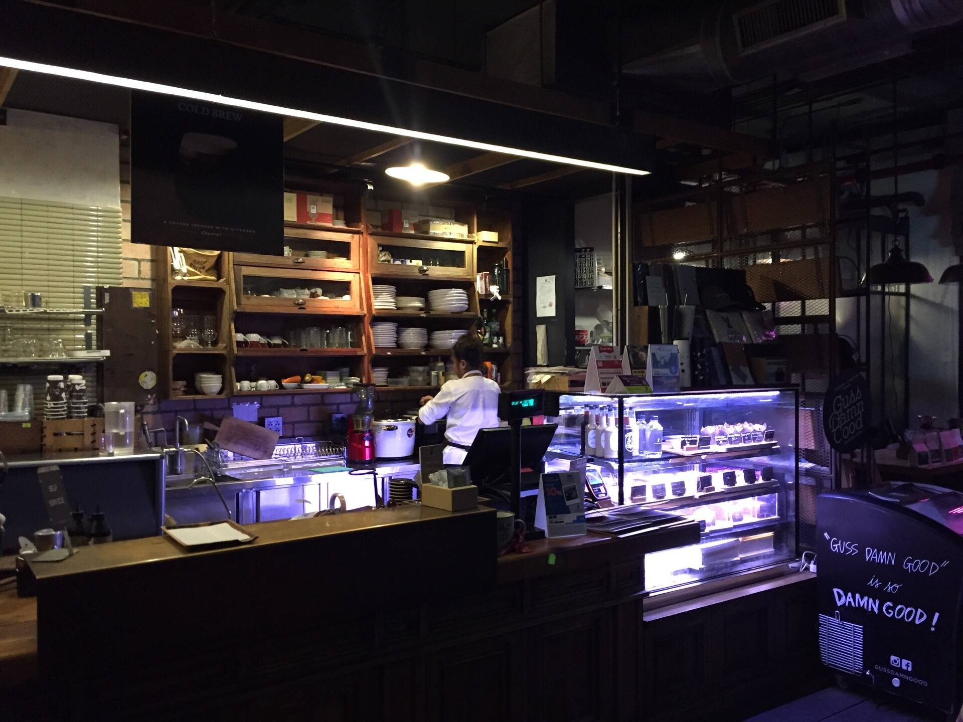 รีวิว Casa Lapin Ari Josh Hotel - Cafe and bar under condo