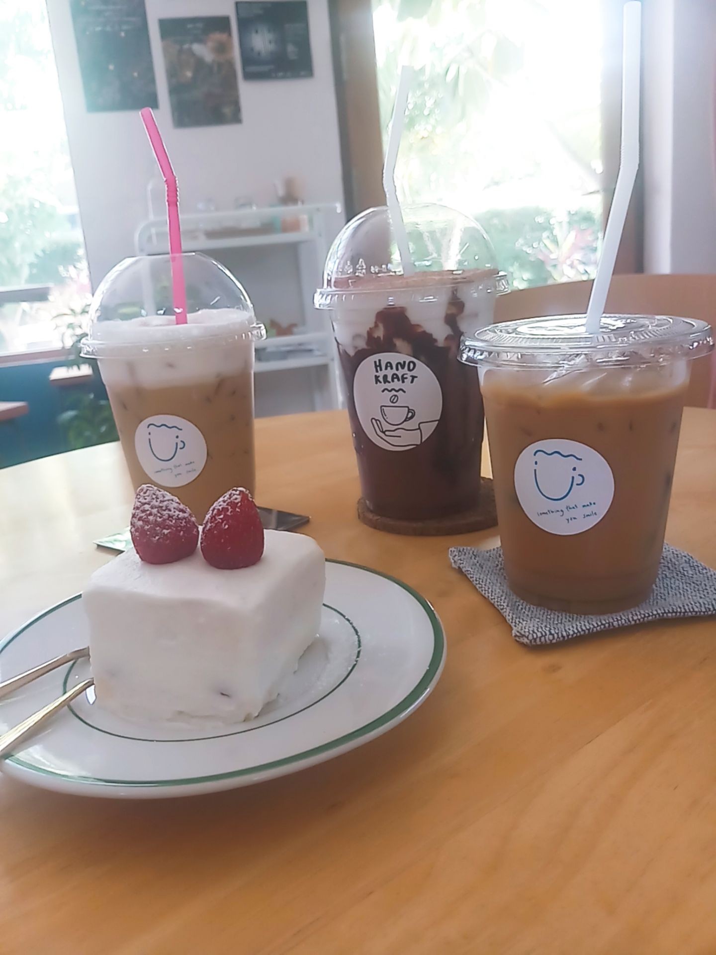 รีวิว Hand-kraft Cafe - ร้านกาแฟ...ชิคๆ