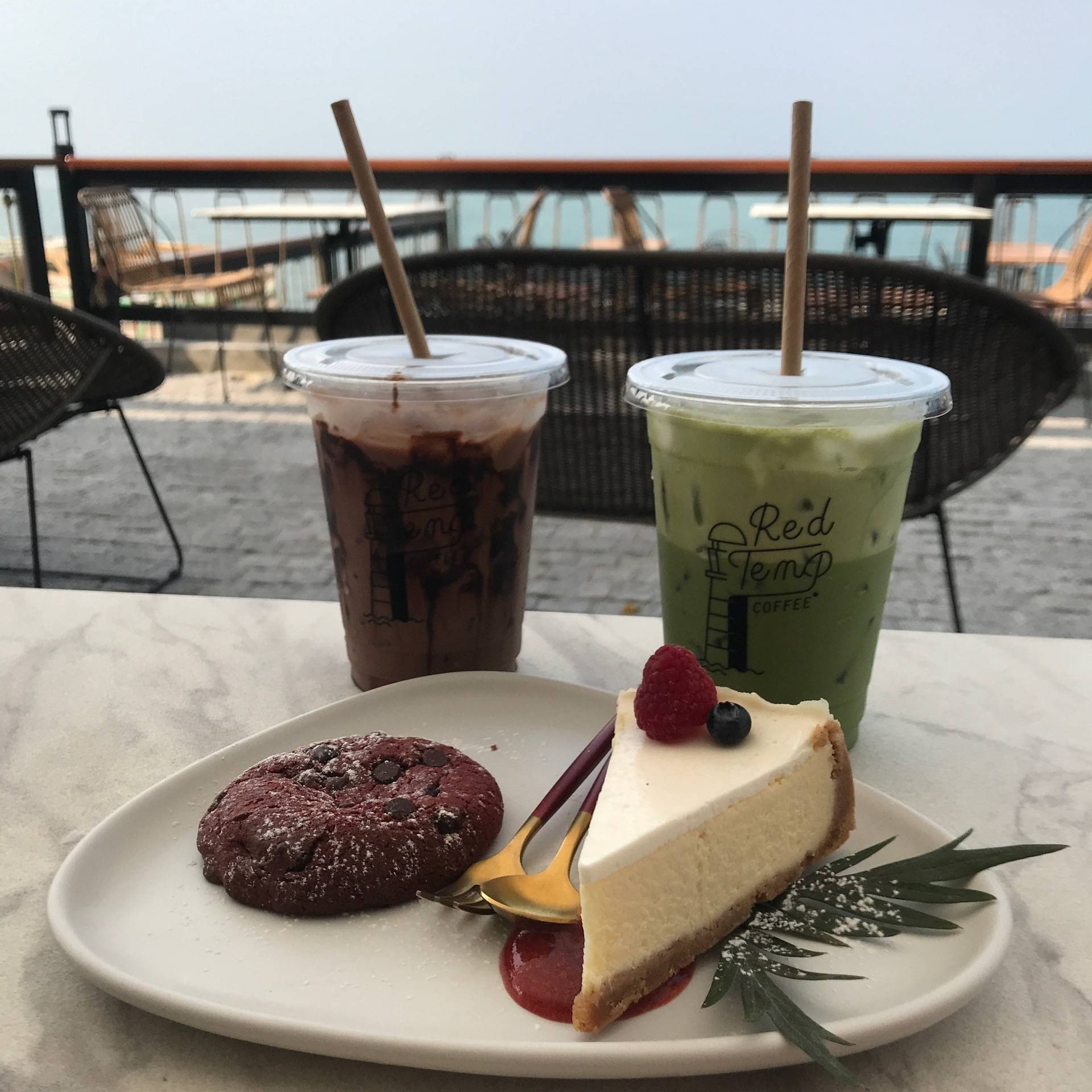 รีวิว Red Temp Coffee - จิบมัทฉะเข้มข้น ชมวิวพาโนรามา