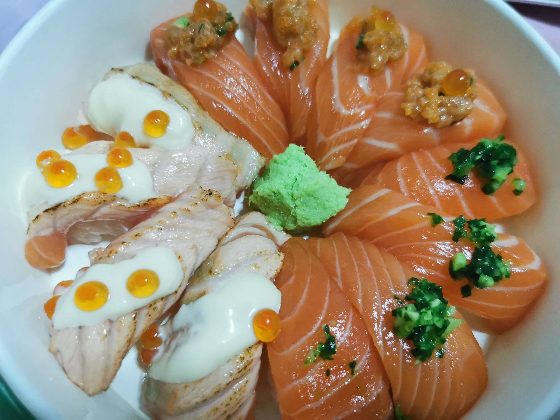 รีวิว Omi Sushi & Teppan Restaurant - แซลม่อนนุ่มๆ ดึ๋งๆ ข้าวรสอร่อย ...