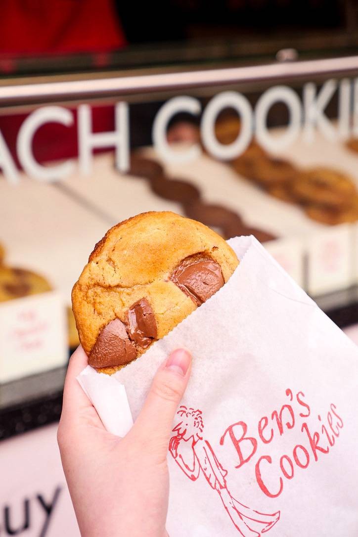 รีวิว Ben’s Cookies Brighton - Love these perfectly gooey, chewy ...