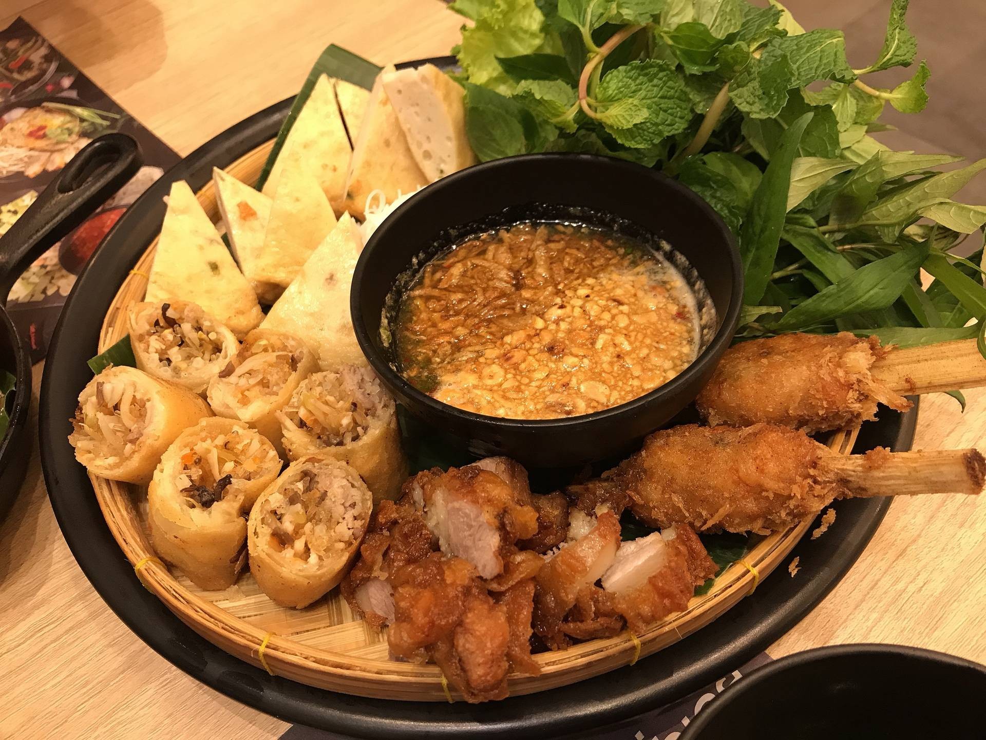 ถาดญวน • ตอนเราไปมีเป็นเซ็ตเสิร์ฟมาคู่กับตำมั่ว **ส้มตำมีให้เลือกว่าจะ ...