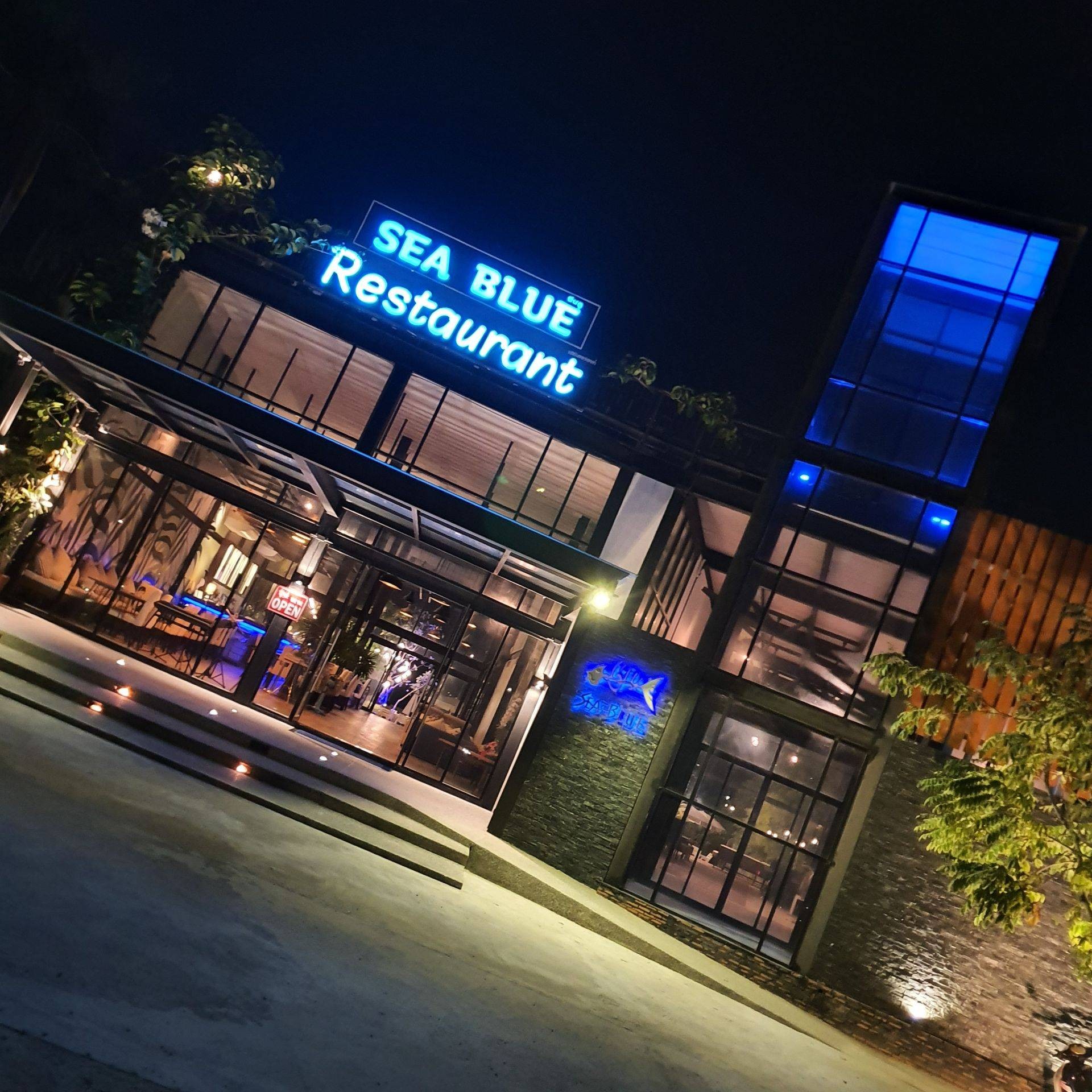 รีวิว Sea Blue Restaurant พัทยา - อาหารรสชาติพอใช้ บรรยากาศดี ตกแต่งร้านสวย