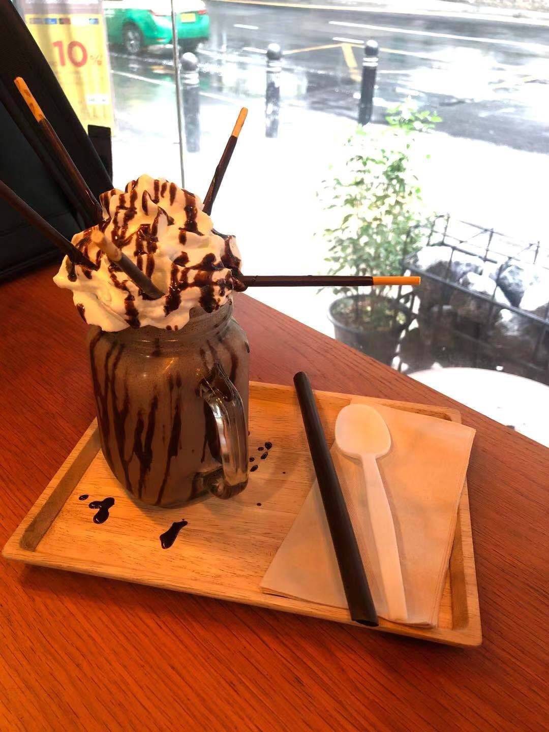 รีวิว Beef and Shake - เบอร์เกอร์เนื้อแน่นชิ้นใหญ่ แต่ milkshake เฉยๆ