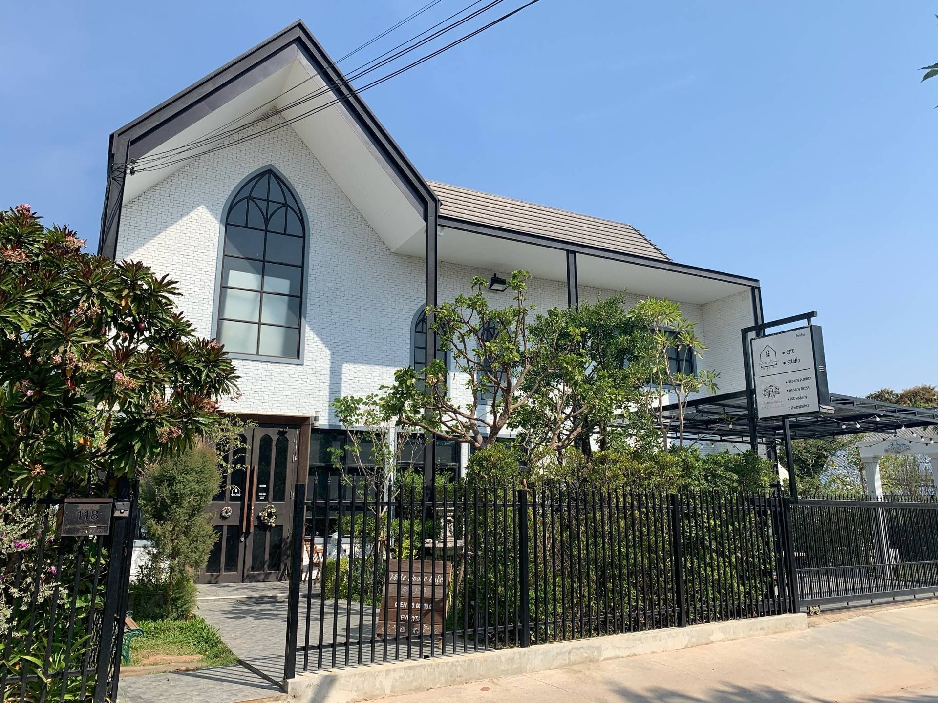 รูป white house cafe & Studio - Wongnai