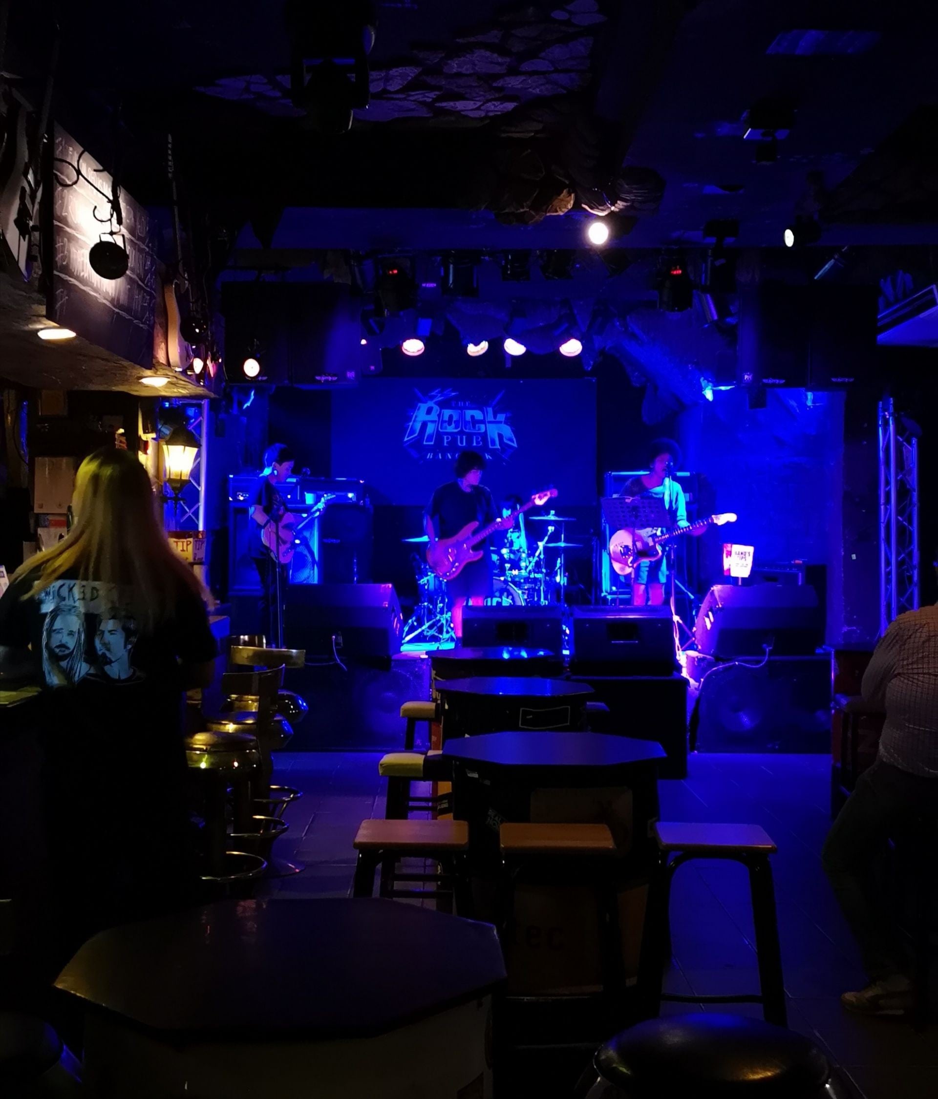 รีวิว THE ROCK PUB - สถานสำหรับผู้ที่ต้องการเสพเพลงร็อค