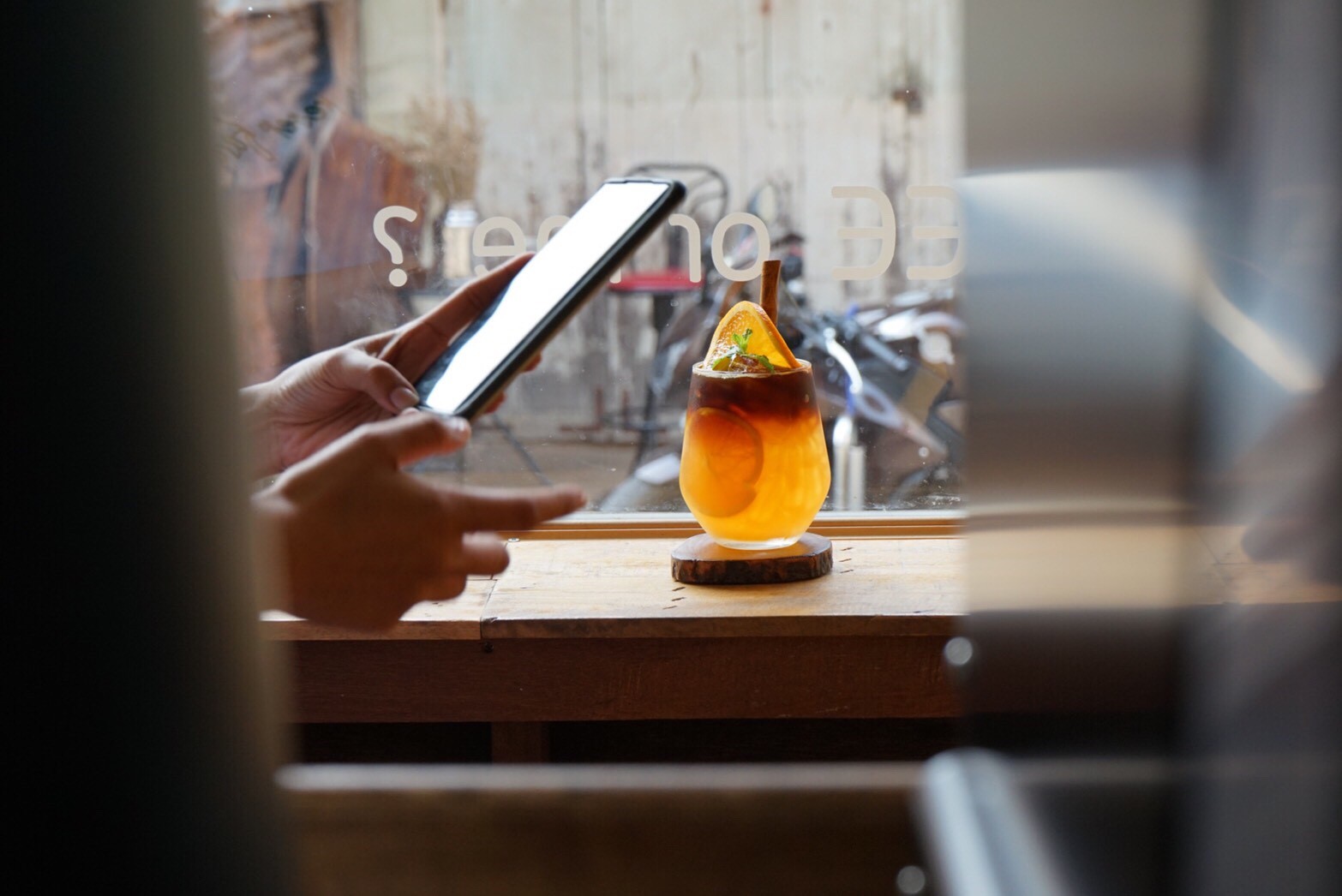 รีวิว Tone Café - บรรยากาศดี มุมถ่ายรูปให้เลือกมีความเป็นเอกลักษณ์ ...