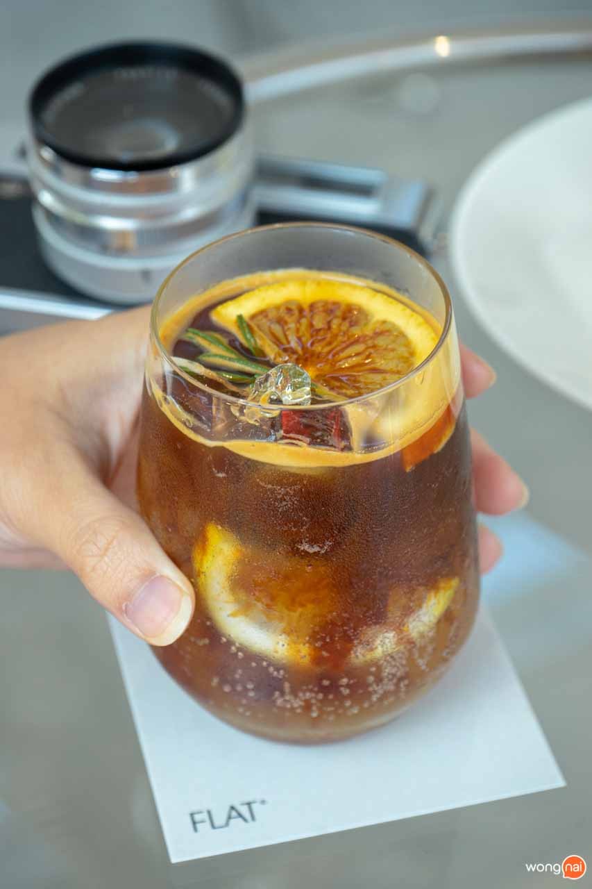 “Flat cafe” คาเฟ่เชียงใหม่ สไตล์มินิมอลกับโครงสร้างร้านสุดเก๋!