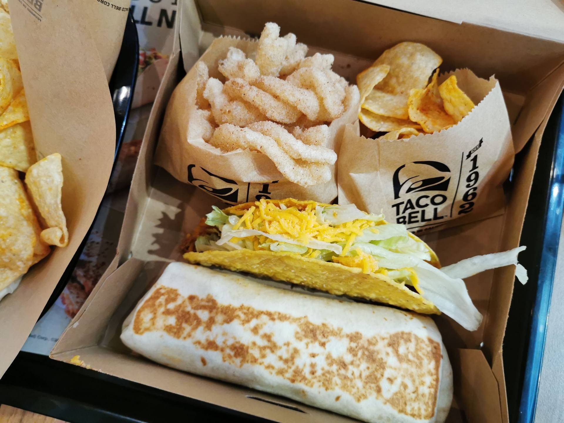 บิ๊ก เบลล์ บ็อกซ์ • 219 บาท มารวมๆ อร่อยดี ร้าน Taco Bell สามย่านมิตรทาวน์