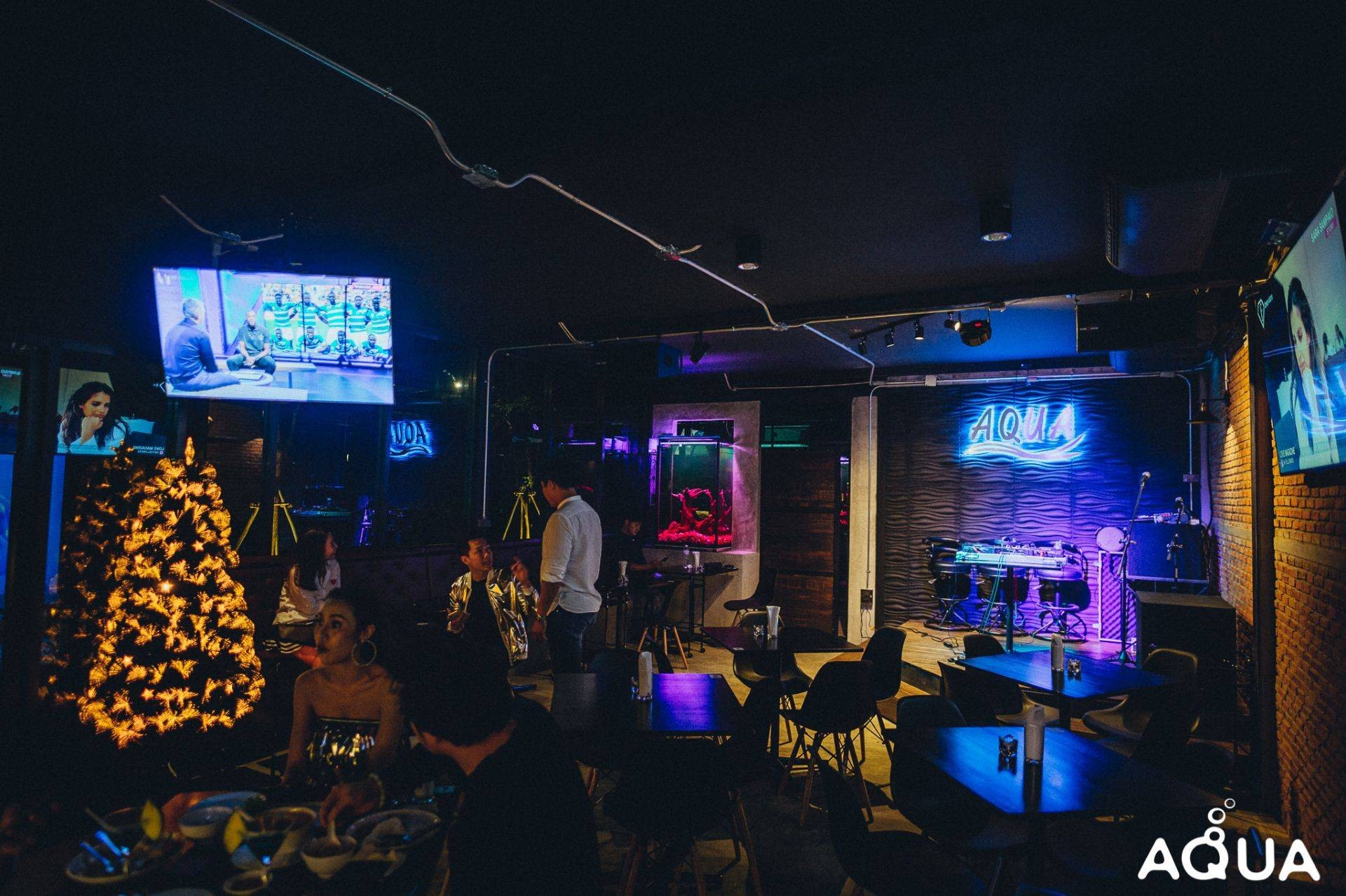 รีวิว Aqua Bar&bistro - บรรยากาศร้าน