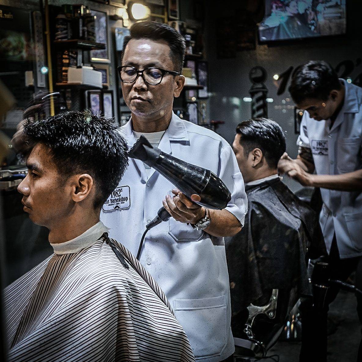 รีวิว 1982's Barber&Craft - ⭐สุภาพ🙏 ⭐นุ่มนวล💆 ⭐บรรยากาศดี👍 ⭐กาแฟฟรี☕ ⭐ ...