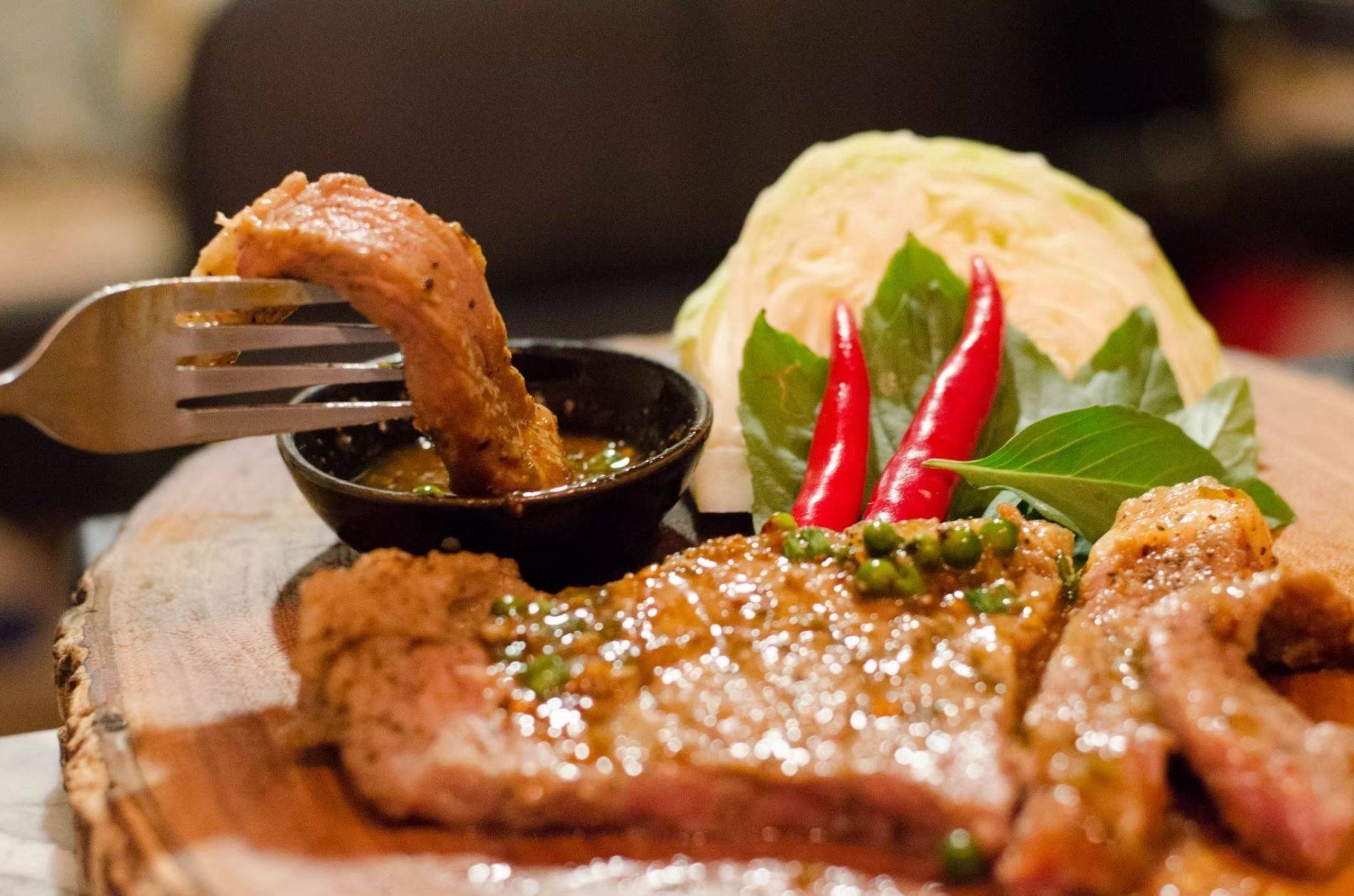 [รีวิว] ร้าน Buff Bar & Bistro สะพานควาย | เมนูแนะนำ รูปภาพ ราคา