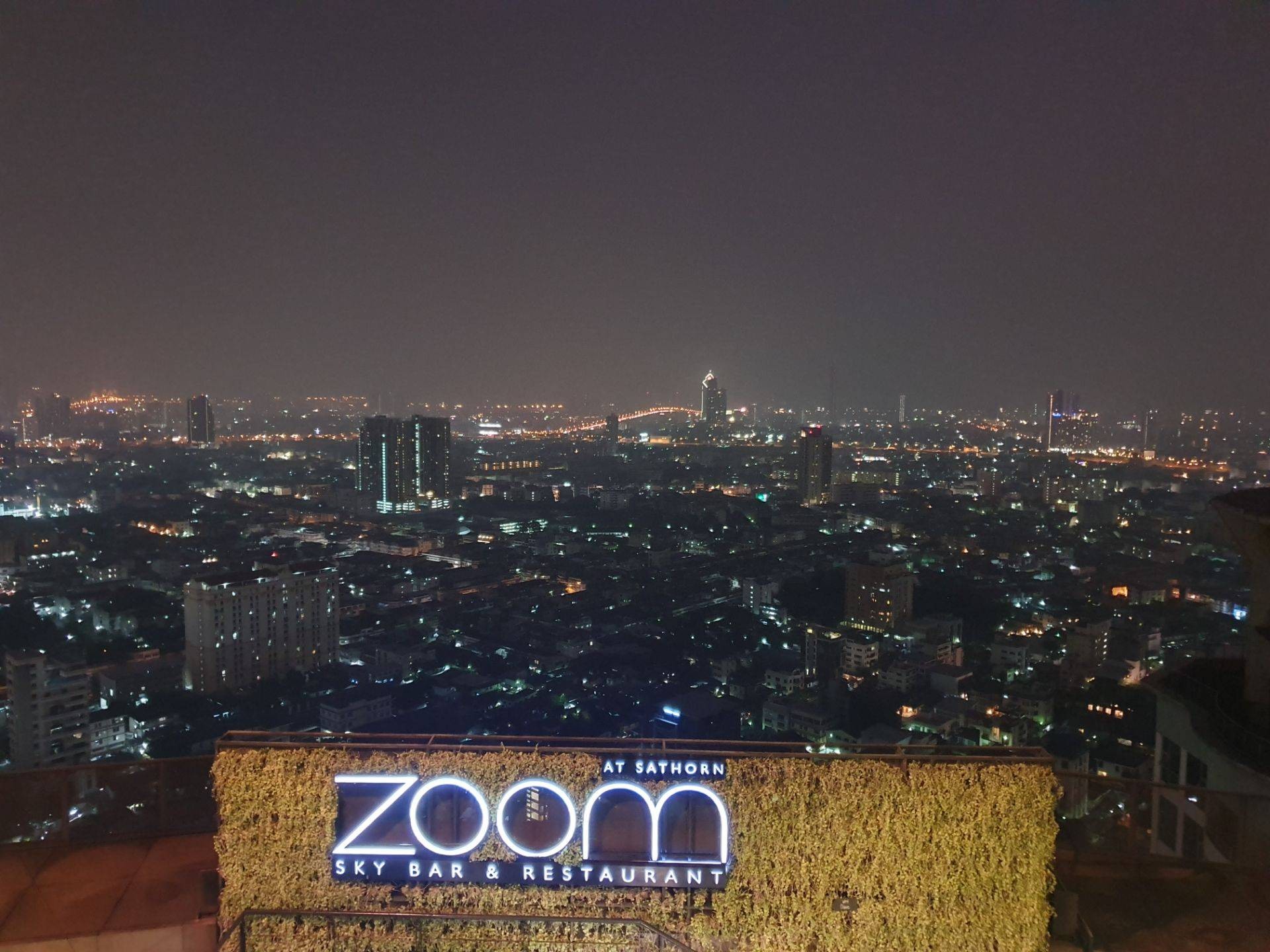 รูป ZOOM Sky Bar & Restaurant โรงแรม เจซี เควิน สาทร กรุงเทพฯ