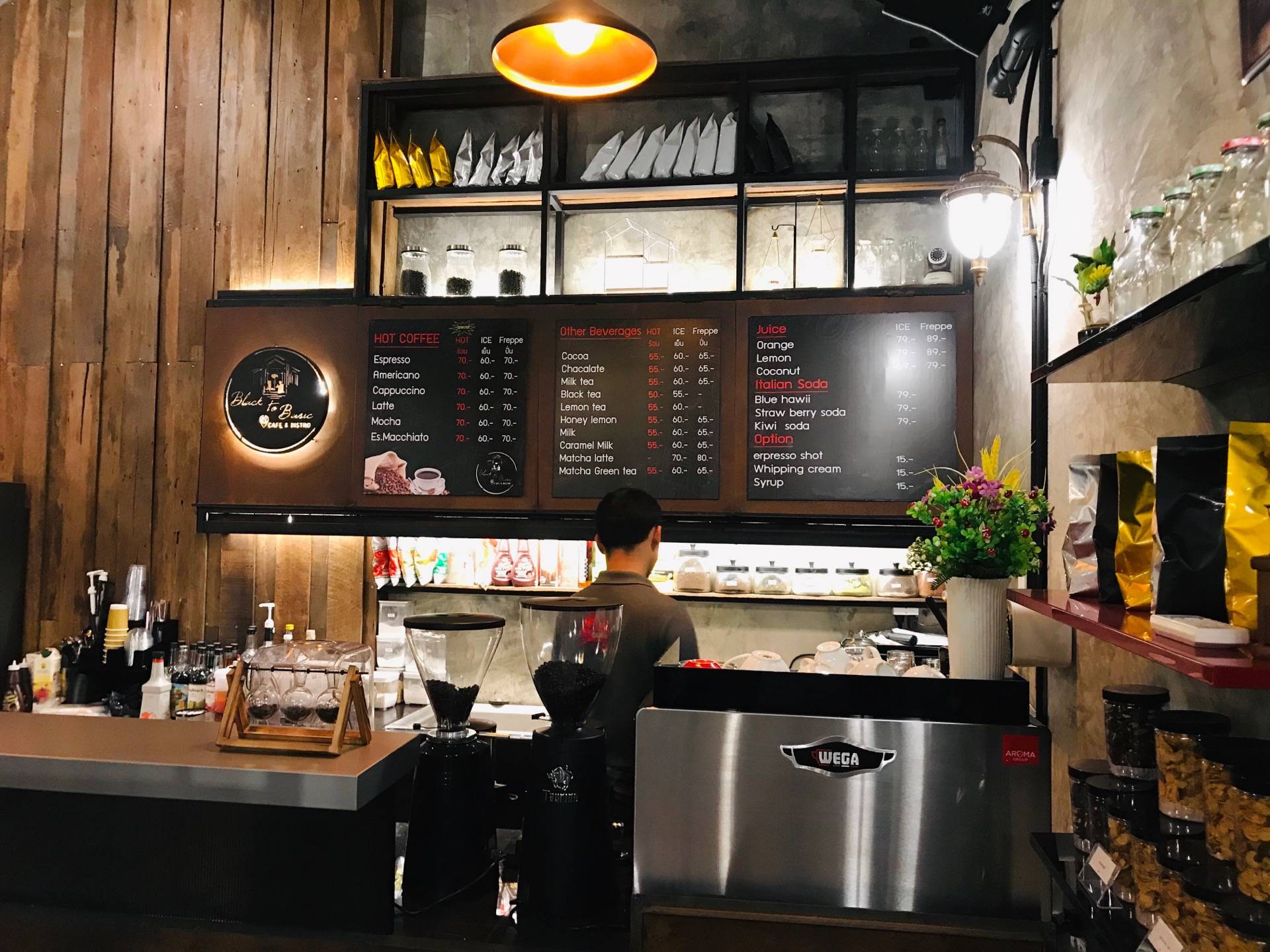 รีวิว Black To Basic Cafe&bistro - เครื่องดื่มเก๋ๆ ที่ร้านตั้งใจครีเอท