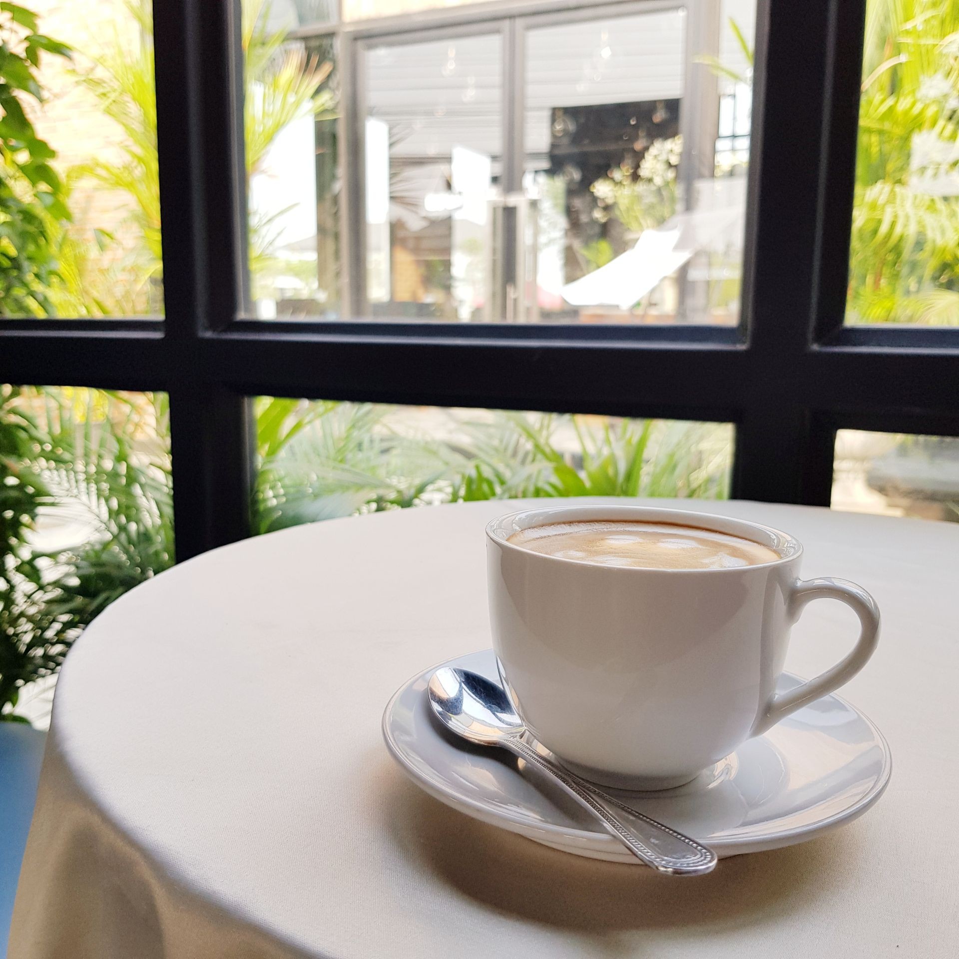 รีวิว Maxis Bar & Restaurant - hot latte อร่อยดีค่ะ เพิ่งรู้ว่ามีอาหาร ...