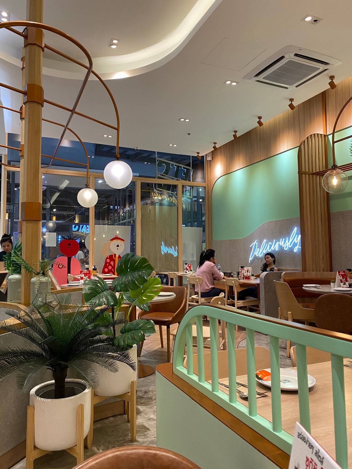 รีวิว LET'S EAT Deliciously - ร้านบรรยากาศดีๆ