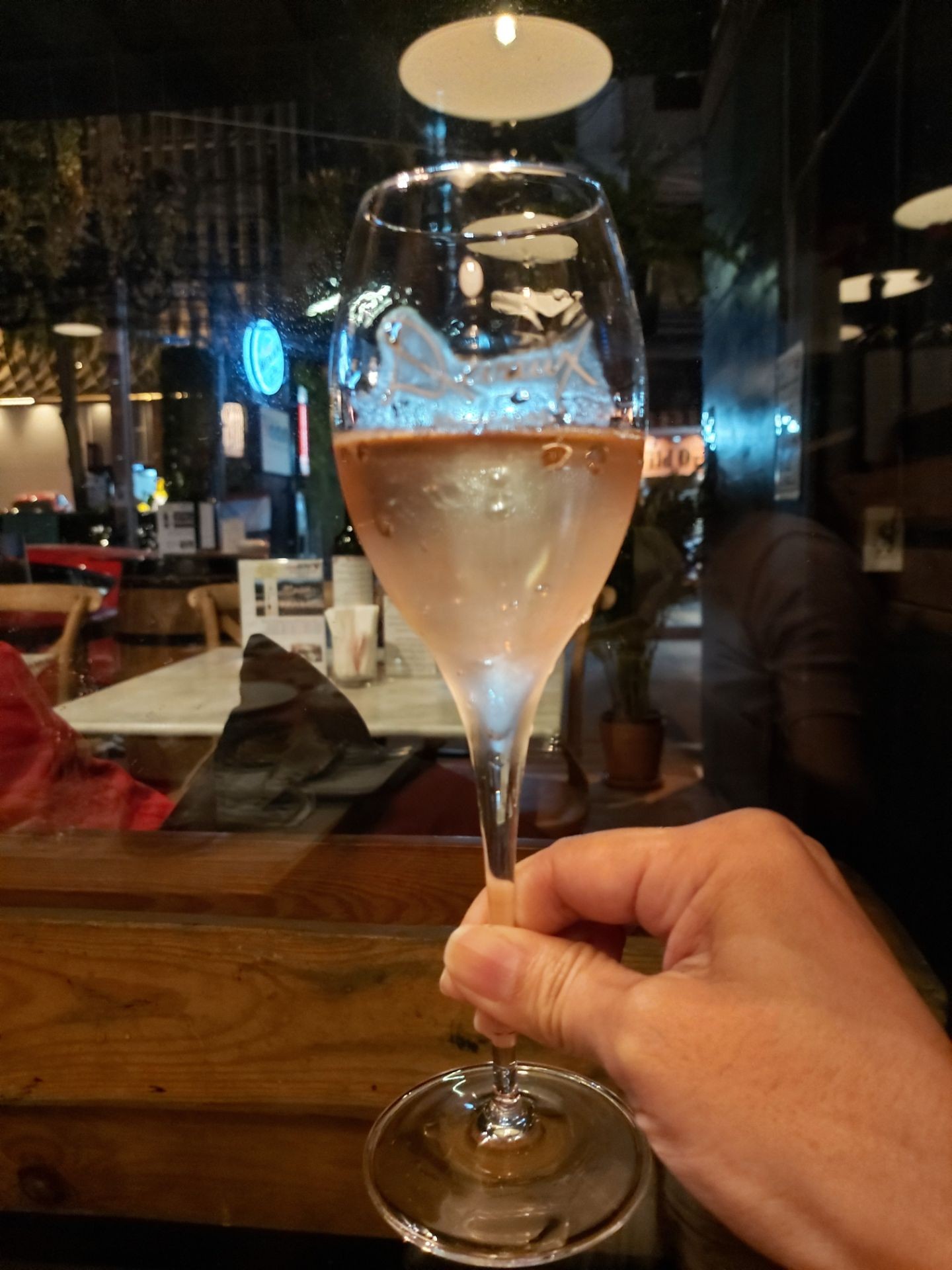 Rosé Champagne • กลิ่นหอม รสฟรุตตี้ แต่เมานะ ร้าน Wine Depot - Wongnai