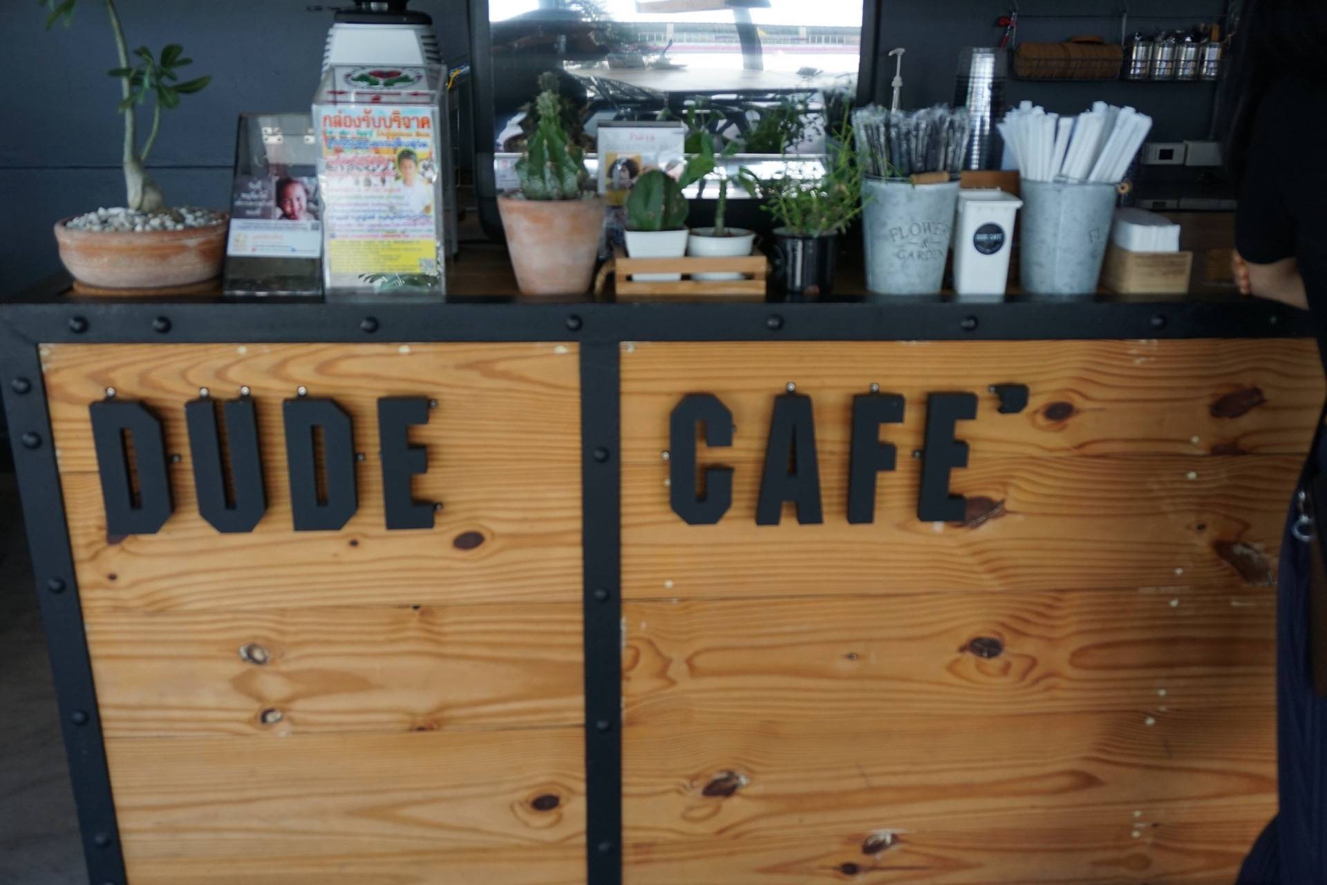 รีวิว Dude Cafe - ดูดี คาเฟ่ ร้านกาแฟ ขนมโอเค ถ่ายรูปสวย