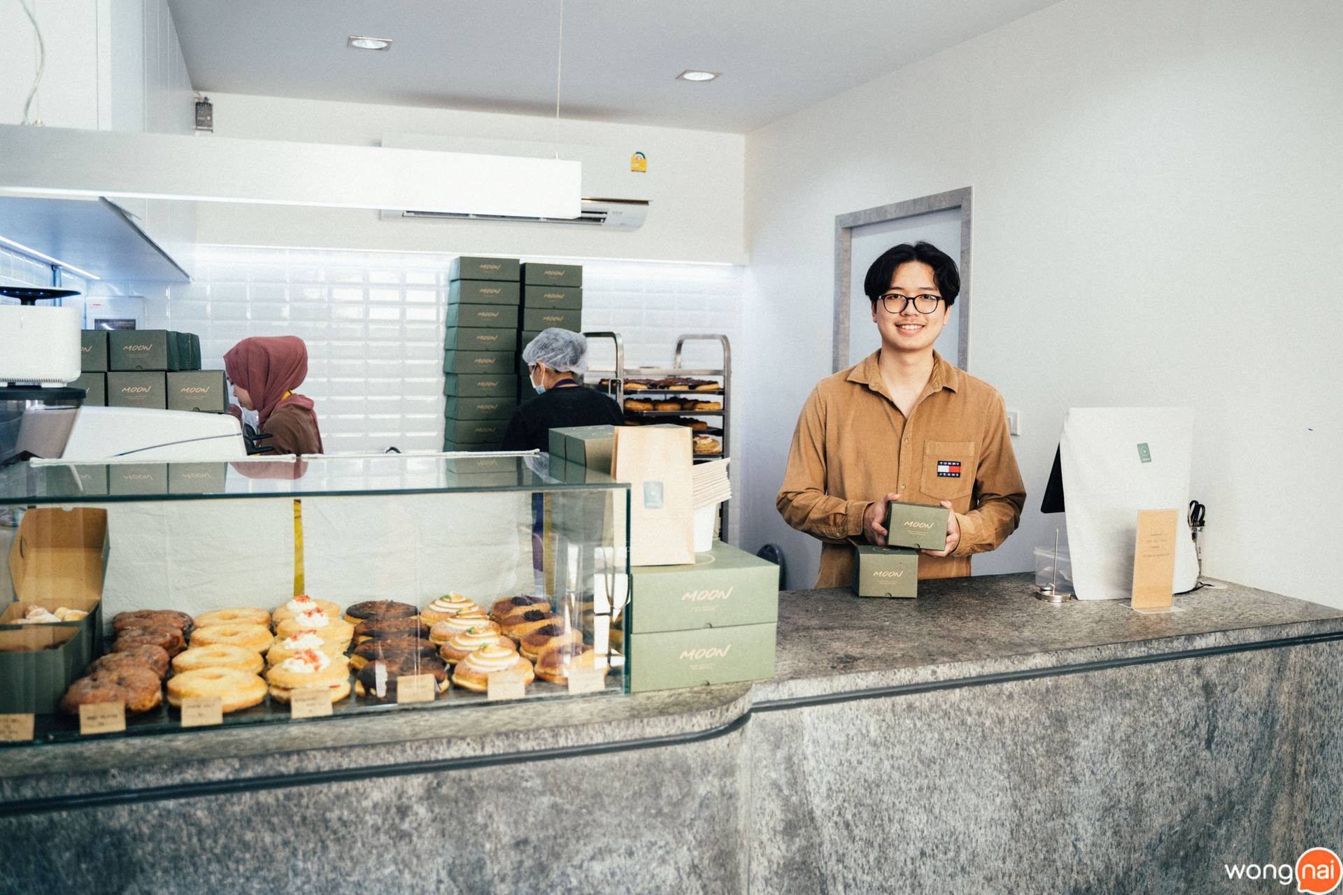 ‘MOON Doughnuts & Drinks’ ร้านโดนัทหาดใหญ่ สูตรพิเศษอยากกินต้องต่อคิว!