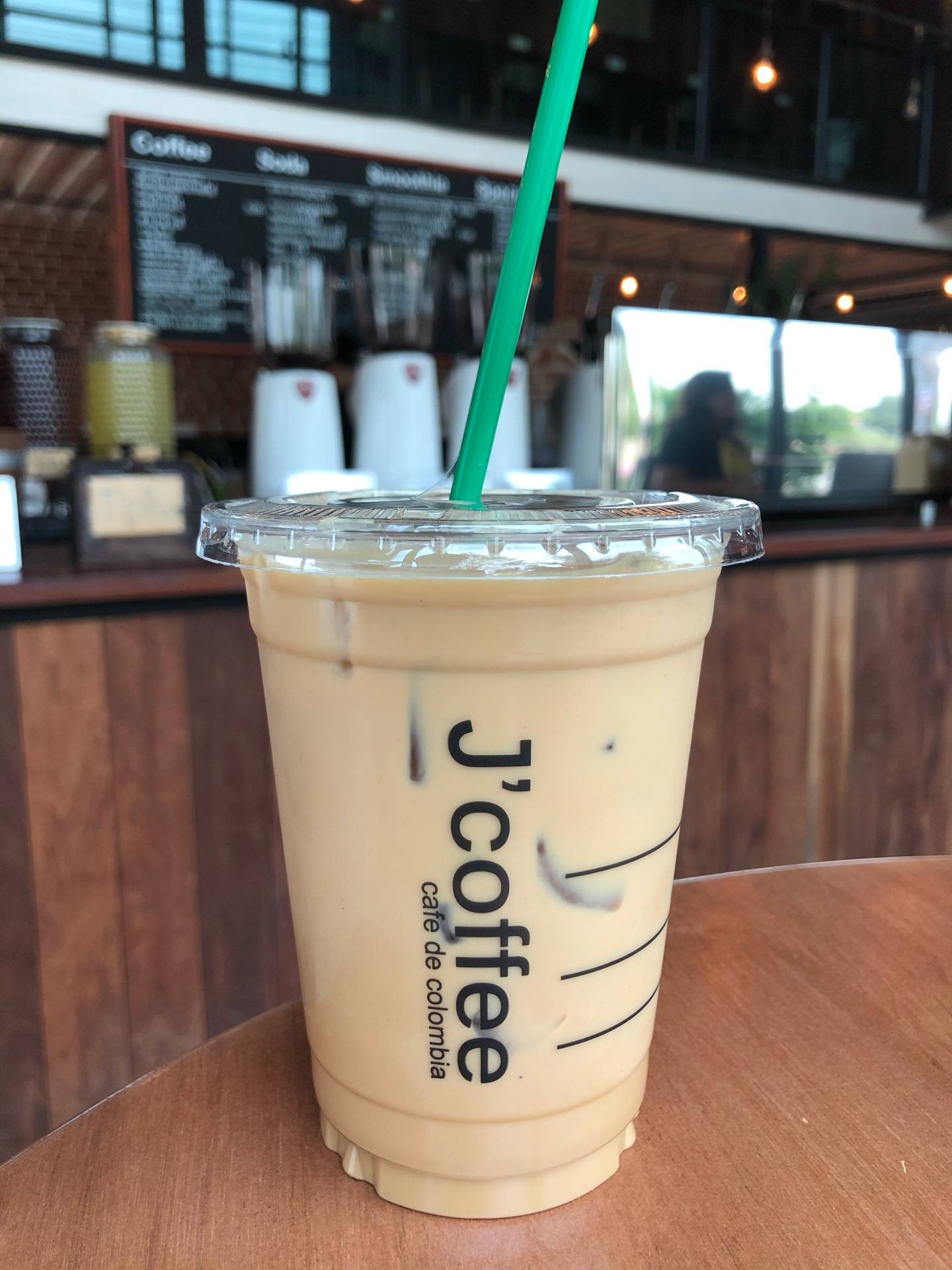 รีวิว J’Coffee ถนน เทพรักษ์ - กาแฟตู้คอนเทนเนอร์