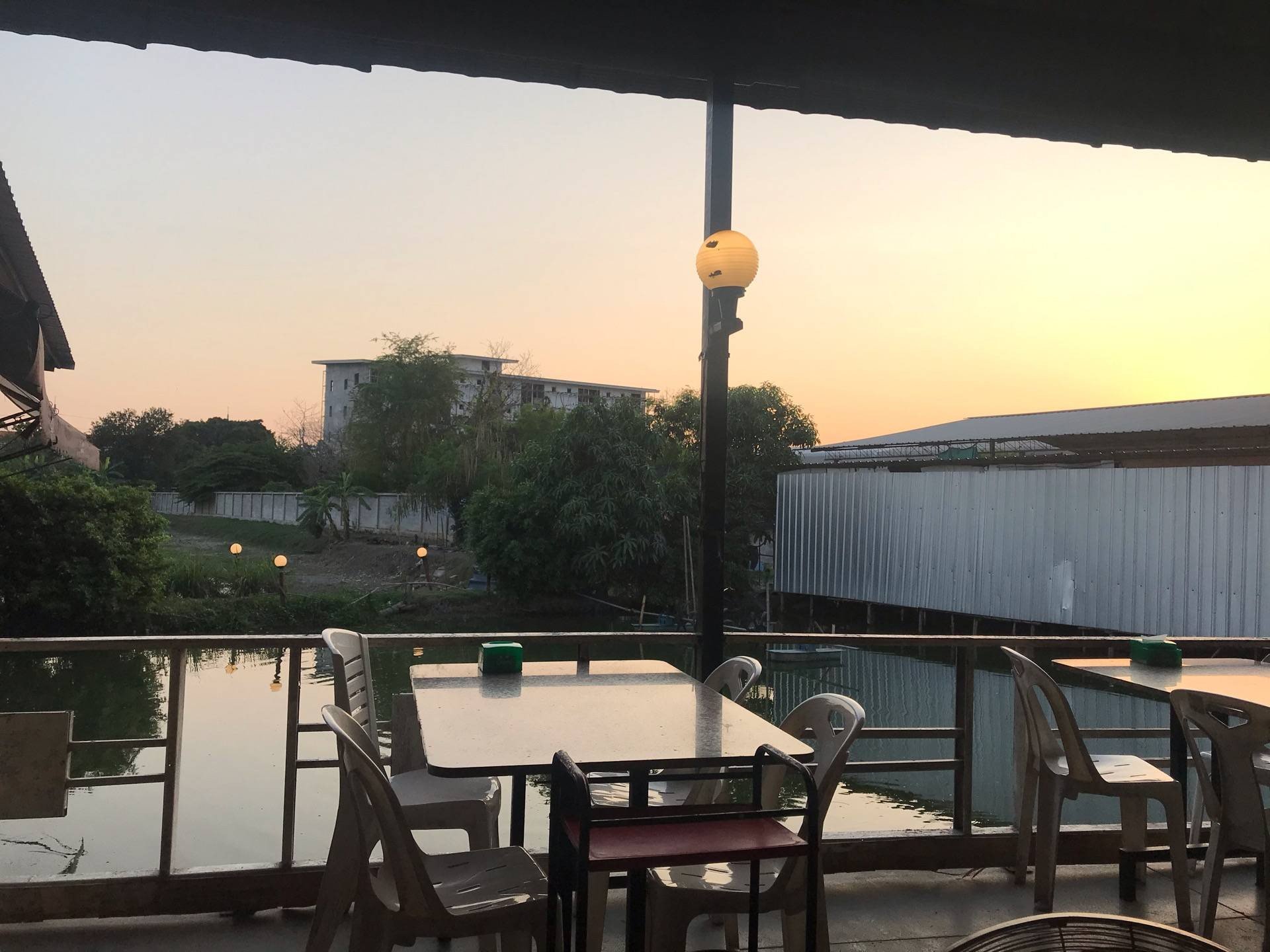 30 ร้านอาหารริมน้ำ ชิลกับเพื่อนก็ฟิน กินกับครอบครัวก็เลิศ!