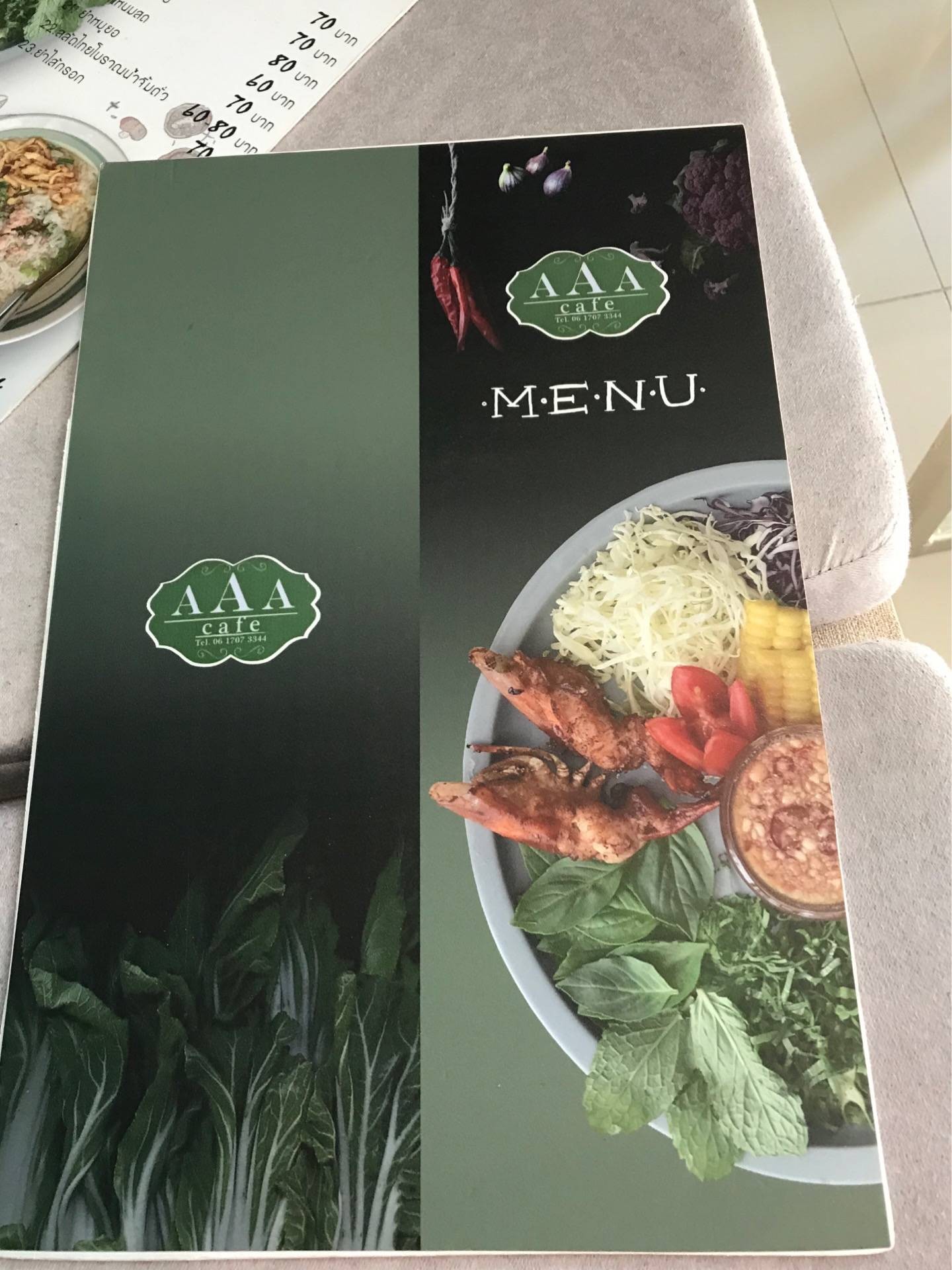 รีวิว AAA Cafe - ข้าวผัดปลาทูสมุนไพร สลัดไทยโบราณน้ำจิ้มถั่ว หมูชะมวง ...