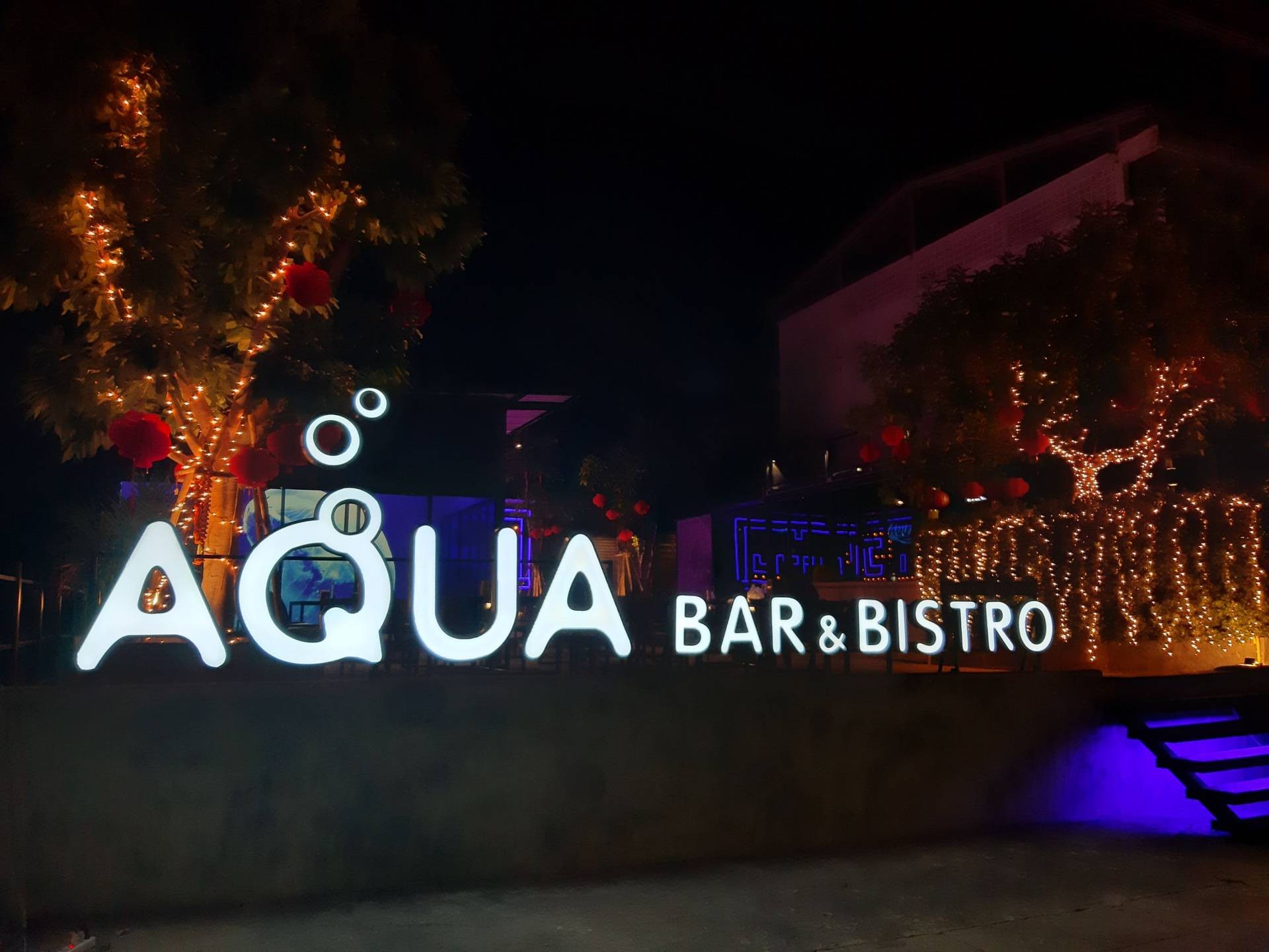 รีวิว Aqua Bar&bistro - ร้านดี บรรยากาศดี ถ่ายรูปได้ทุกมุมร้านเลย สาย90 ...
