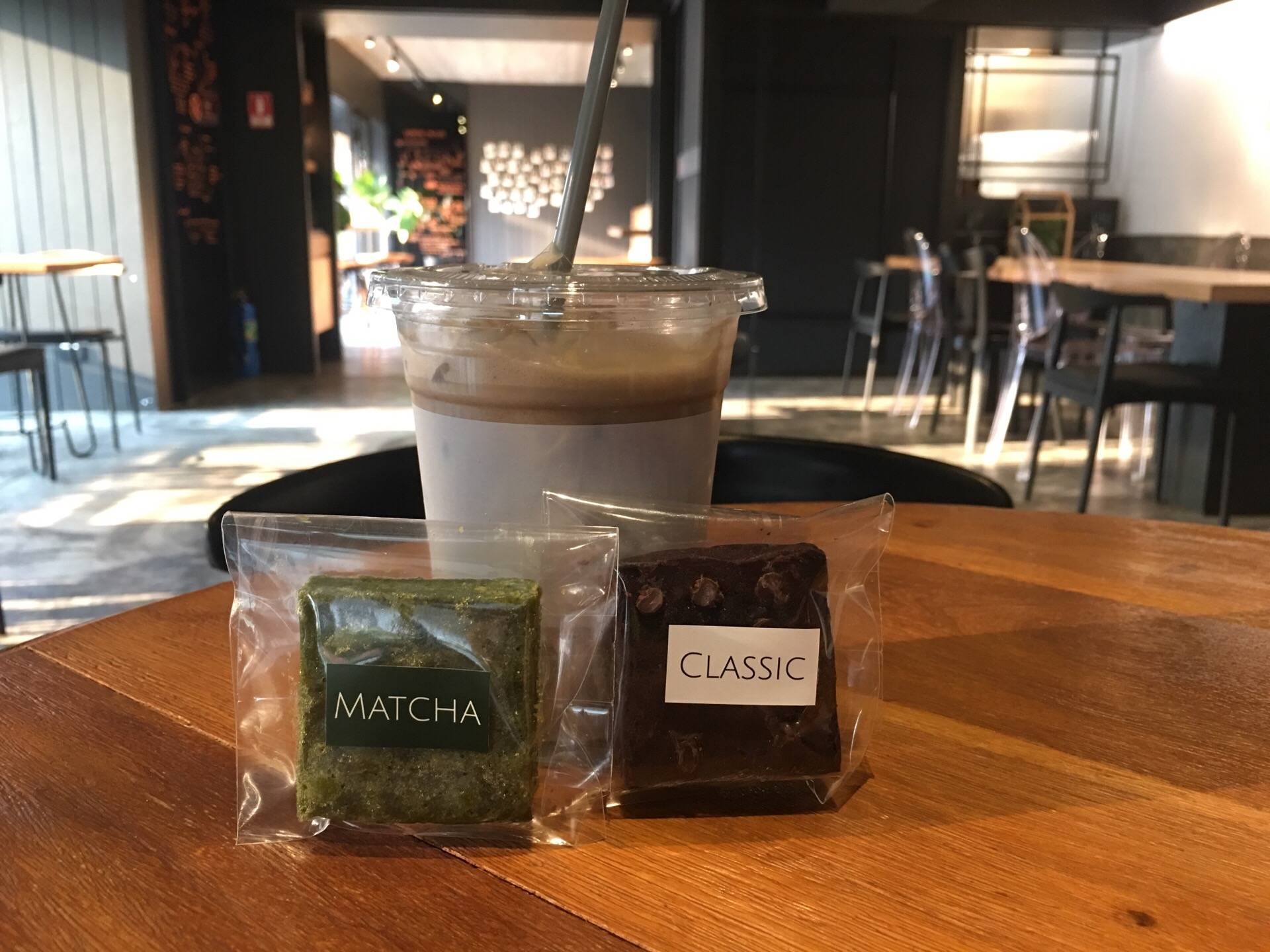 รีวิว KIMMIK Coffee & Bakery อาคารไทยรงค์ทาวเวอร์ - ชาโฮจิฉะอร่อย - Wongnai