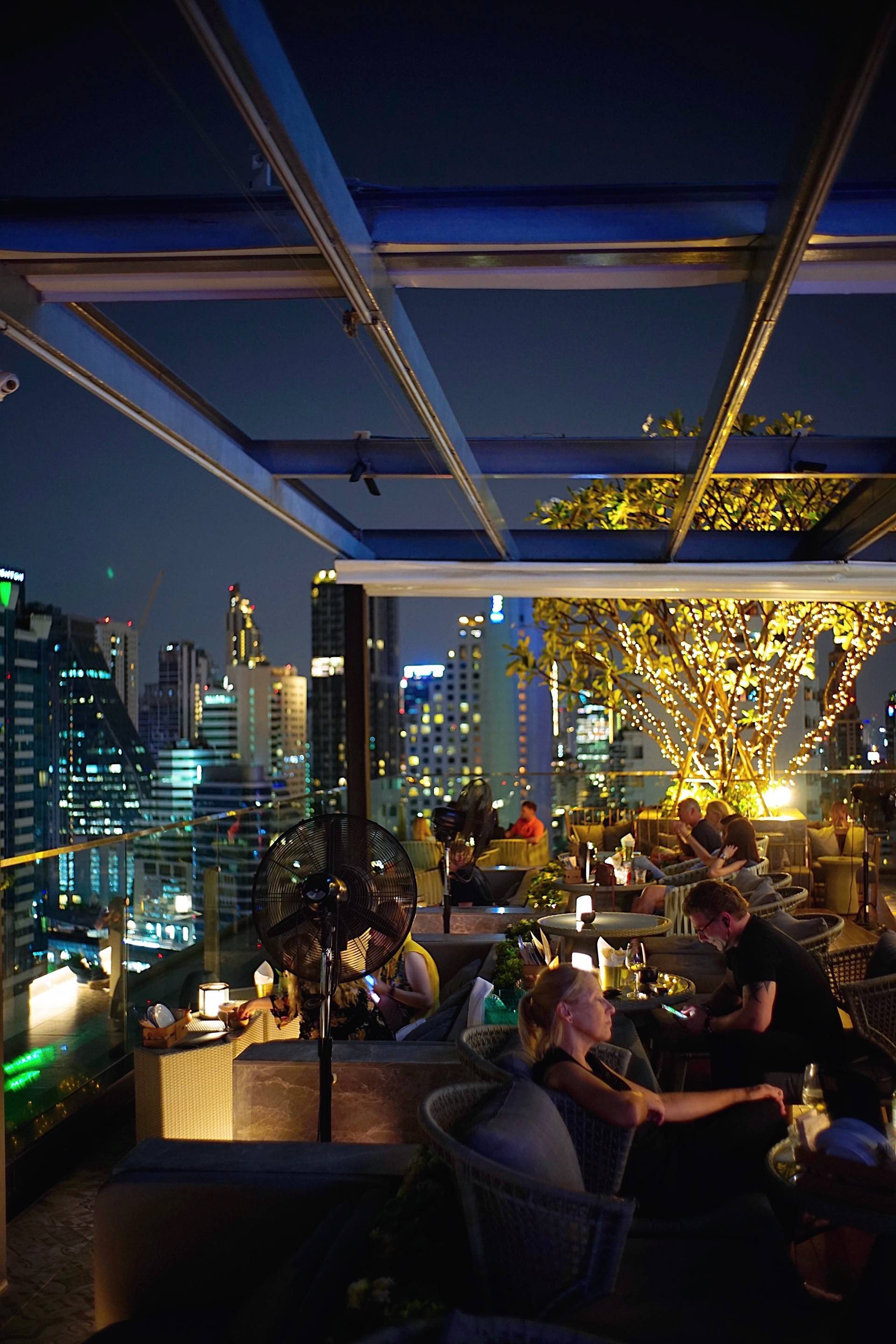 รูป SKY On 20 (Rooftop Bar) Novotel Bangkok Sukhumvit 20