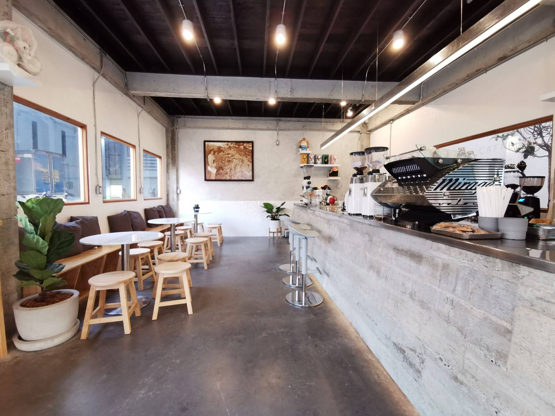 รีวิว Kingkong Coffee Roaster - คาเฟ่สไตล์มินิมอล ที่มีโรงคั่วของตัวเอง ...