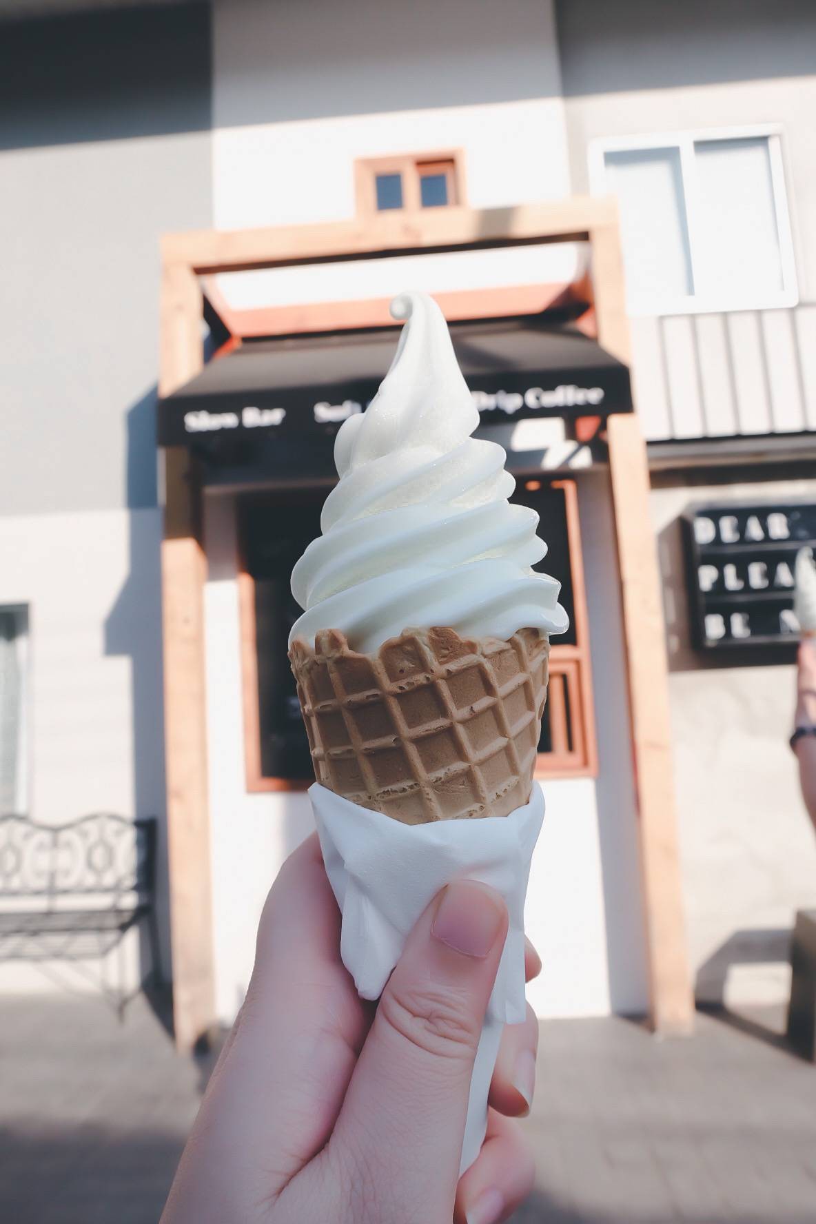 รีวิว Transit Number 8 - มีสไตล์ จุดถ่ายรูปเยอะ แต่เป็นงงกับรสชาติกาแฟ 😂