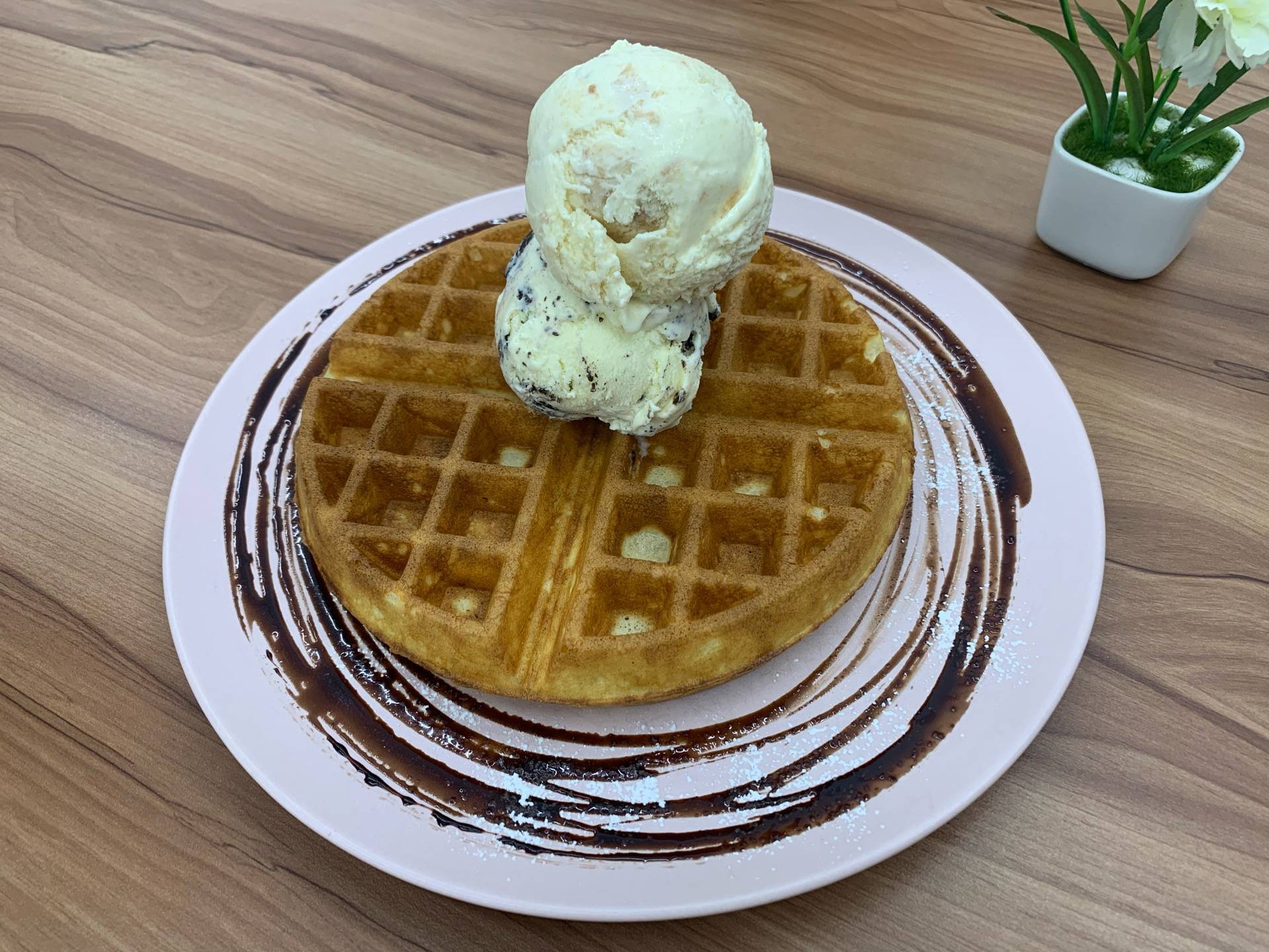 รีวิว Happy Cream & Co - ร้านไอศกรีมโฮมเมด มีวาฟเฟิลด้วยจ้า