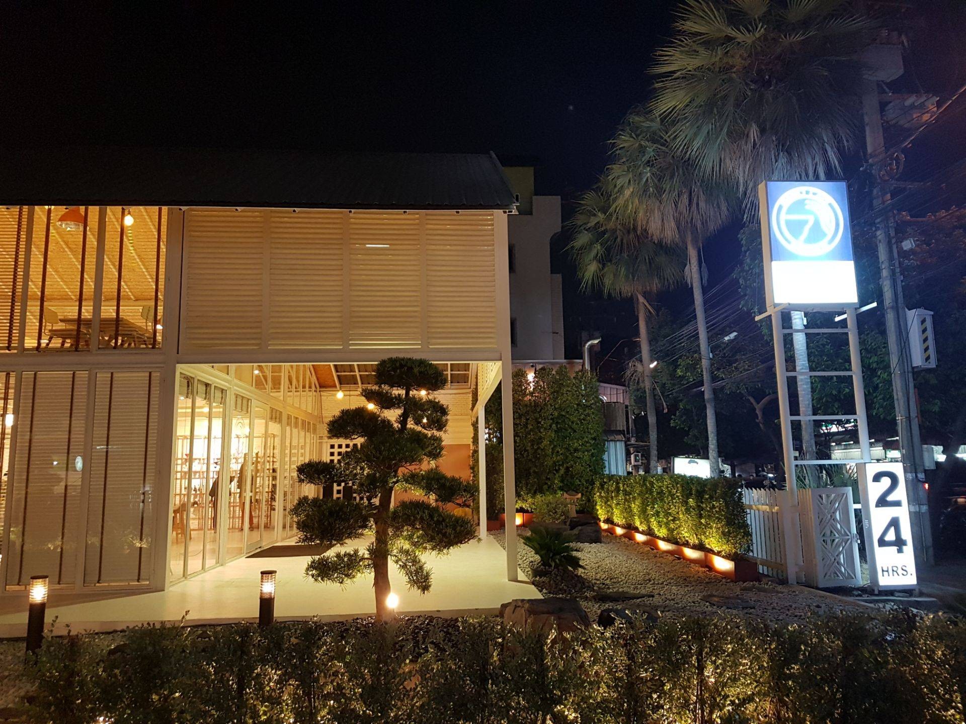 รีวิว HARIO Cafe Bangkok Chokchai 4 - ร้านกาแฟ รสชาติดี บรรยากาศสบายๆ เปิดบริการ 24 ชั่วโมง