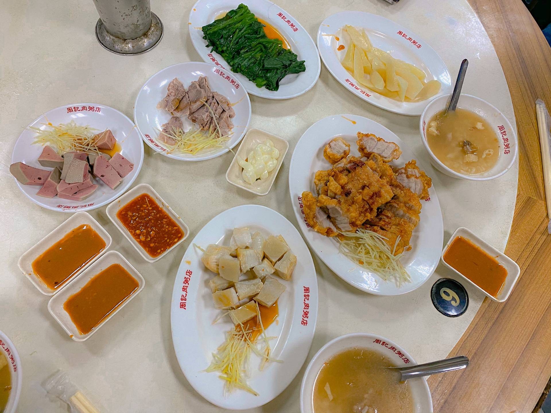 รีวิว Zhouji Meat Porridge - หมูกรอบดีมากๆ