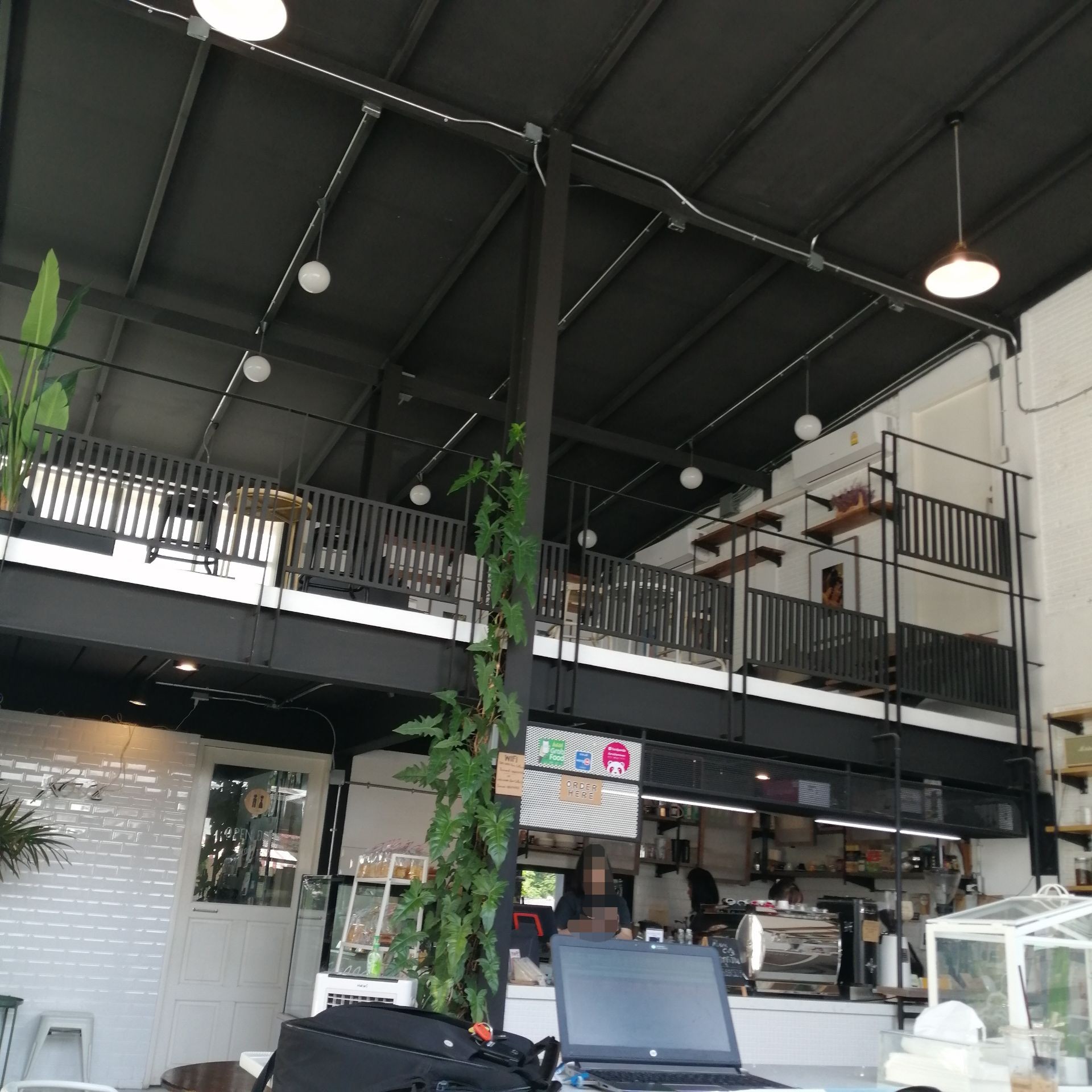 รีวิว Roux Cafe - 470. ร้านเครื่องดื่มบรรยากาศนั่งสบาย