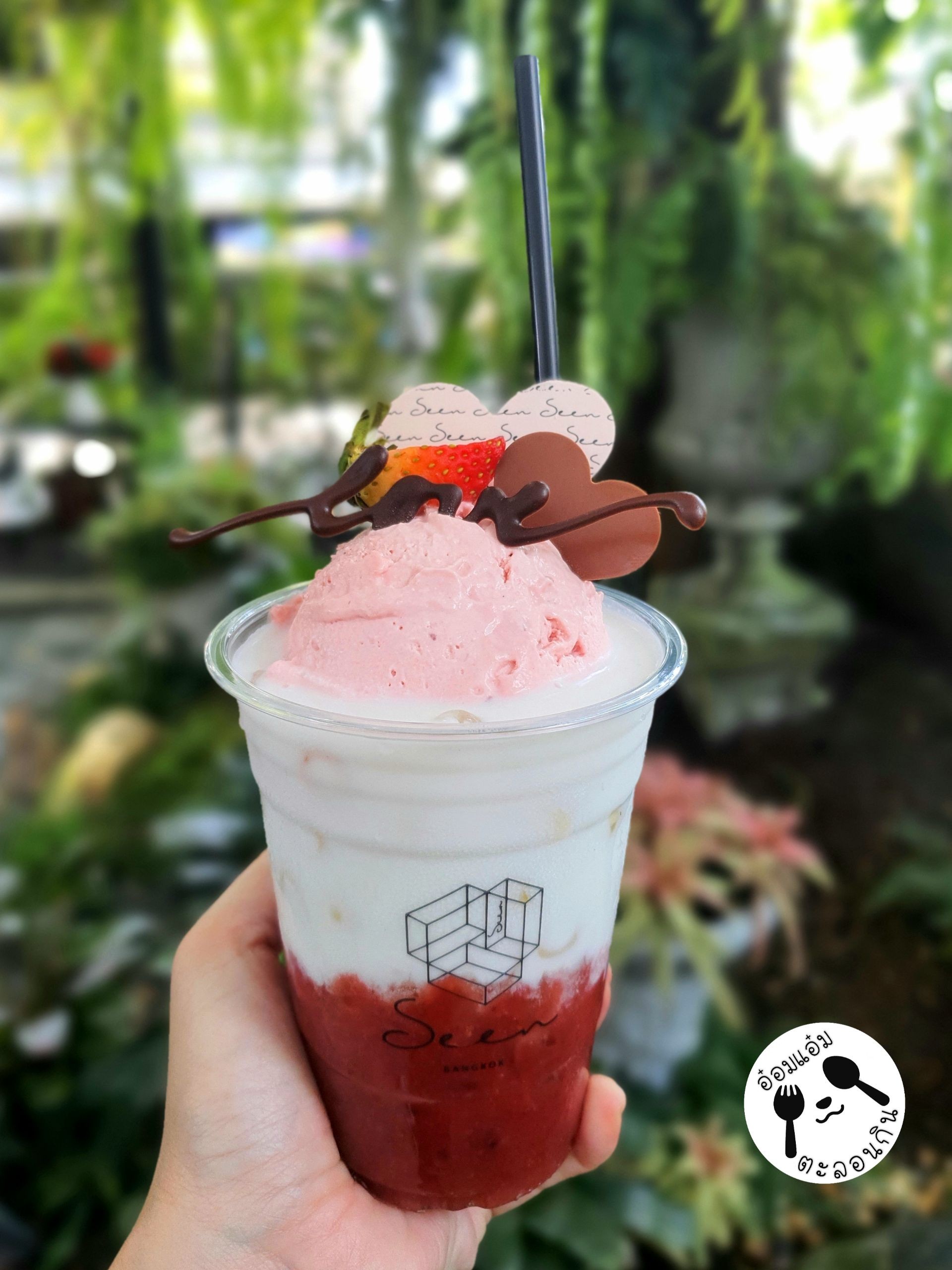 Strawberry bomb • (155฿) ร้าน Scenebangkok Pâtisserie & Brasserie - Wongnai