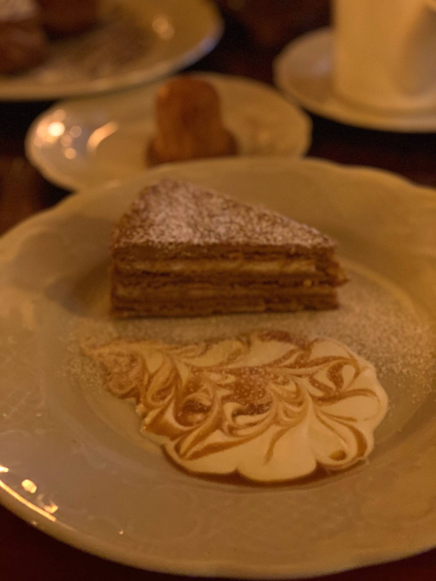 รีวิว Кафе Пушкинъ (Kafe Pushkin) - ของหวานเยอะมาก กินแทนข้าวเที่ยงได้ ...